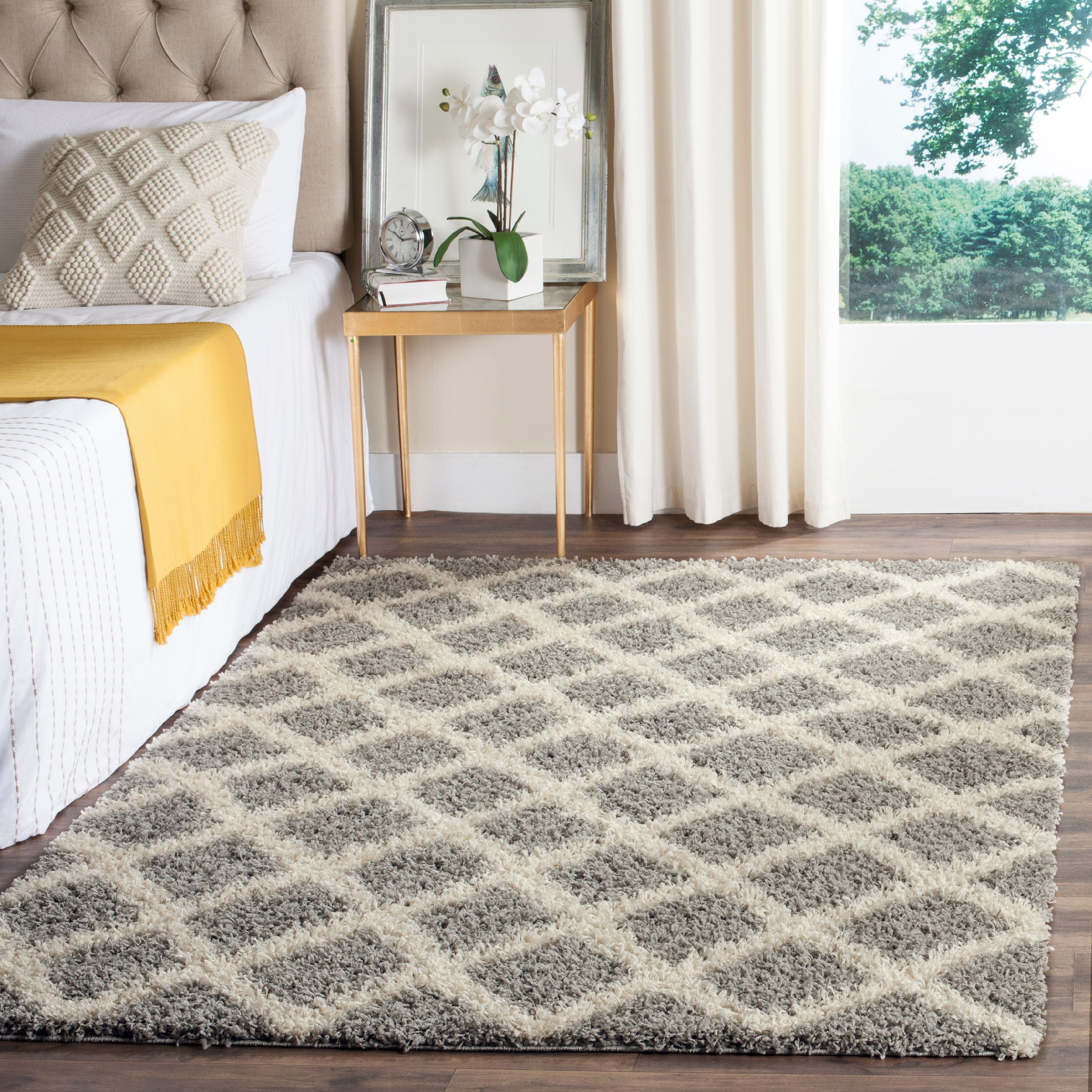 SAFAVIEH Dallas Jerrie Geometric Shag Area Rug, Grey/Ivory, 4' x 6 ...