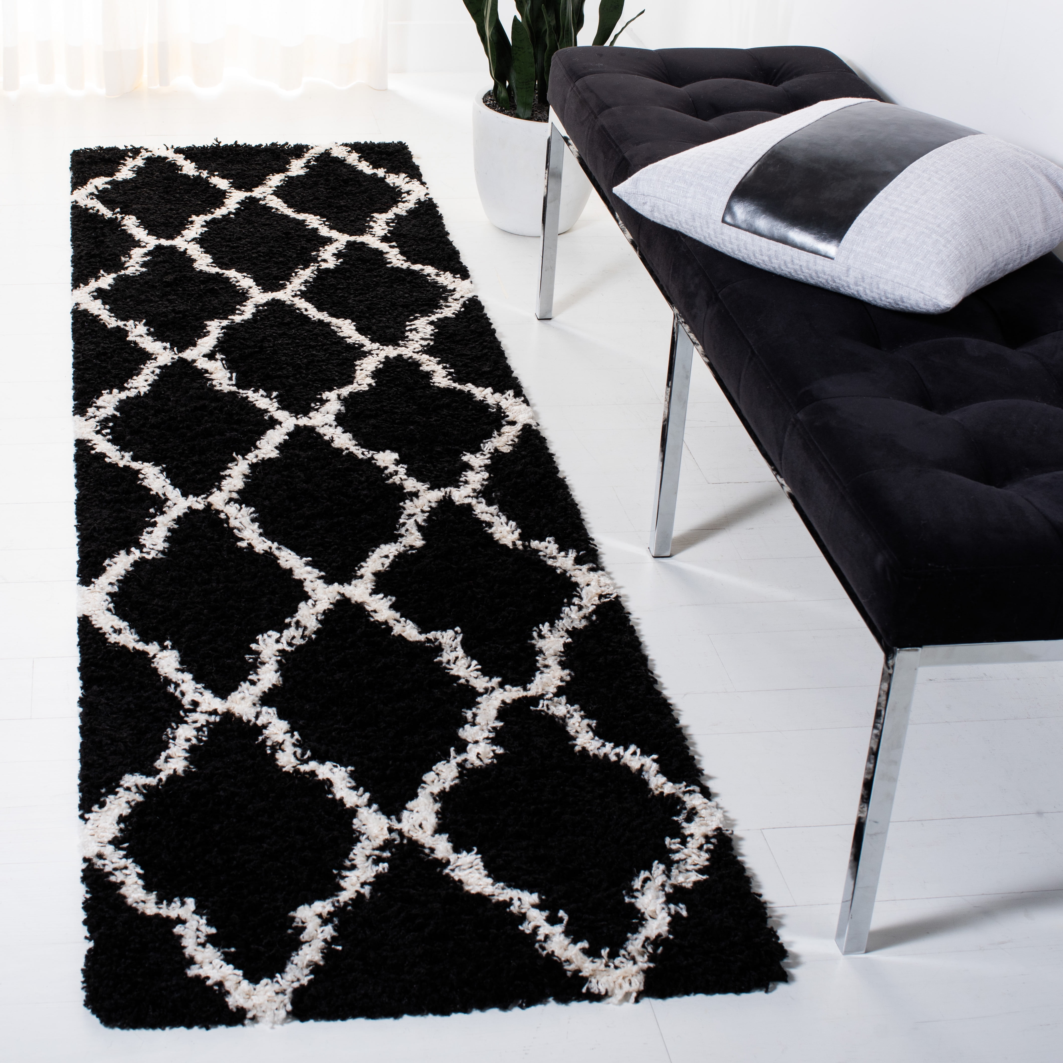 SAFAVIEH Dallas Logan Geometric Shag Runner Rug, Black/Ivory, 2'3" x 8 ...