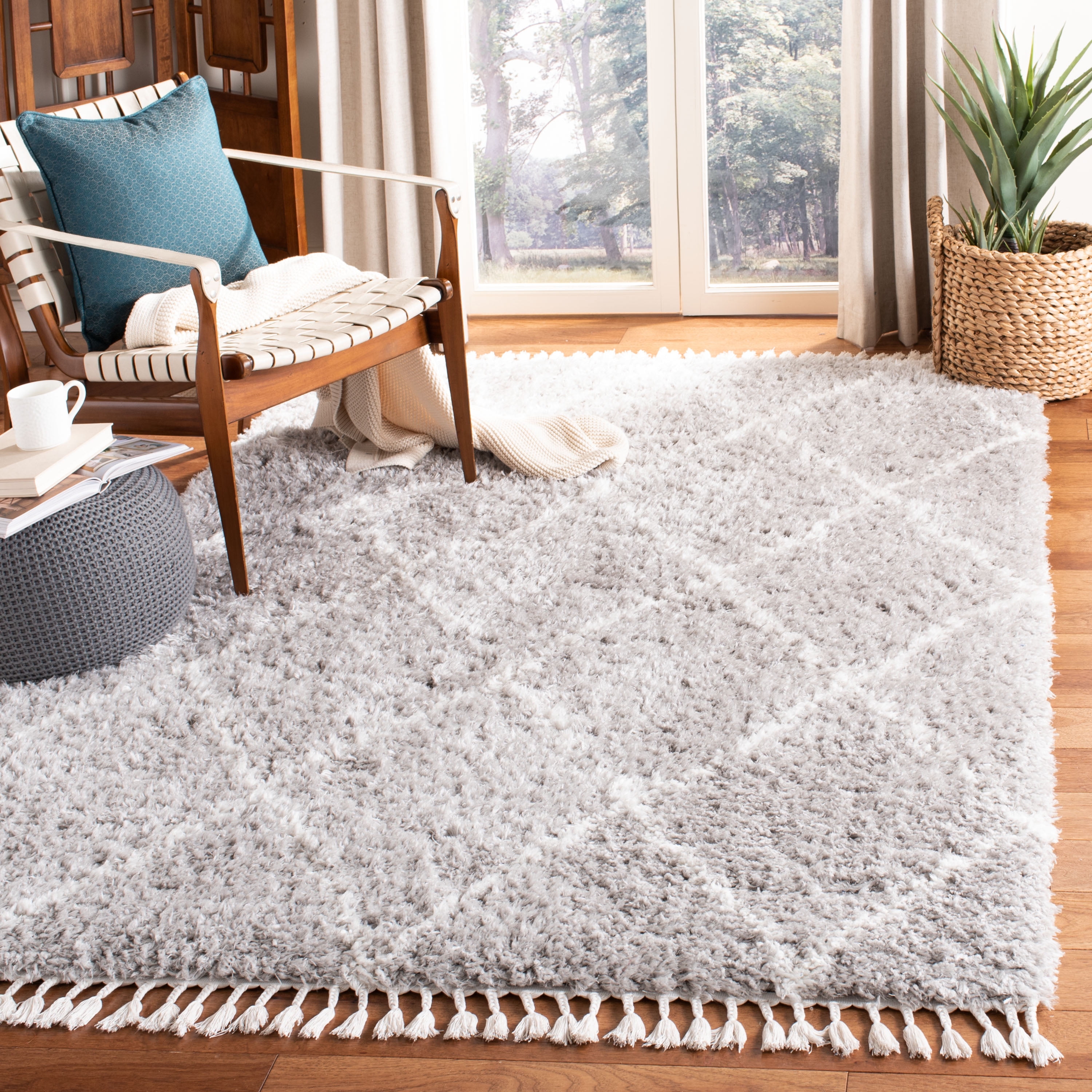 SAFAVIEH Flokati Juniper Geometric Polyester Shag Area Rug, Light Grey ...