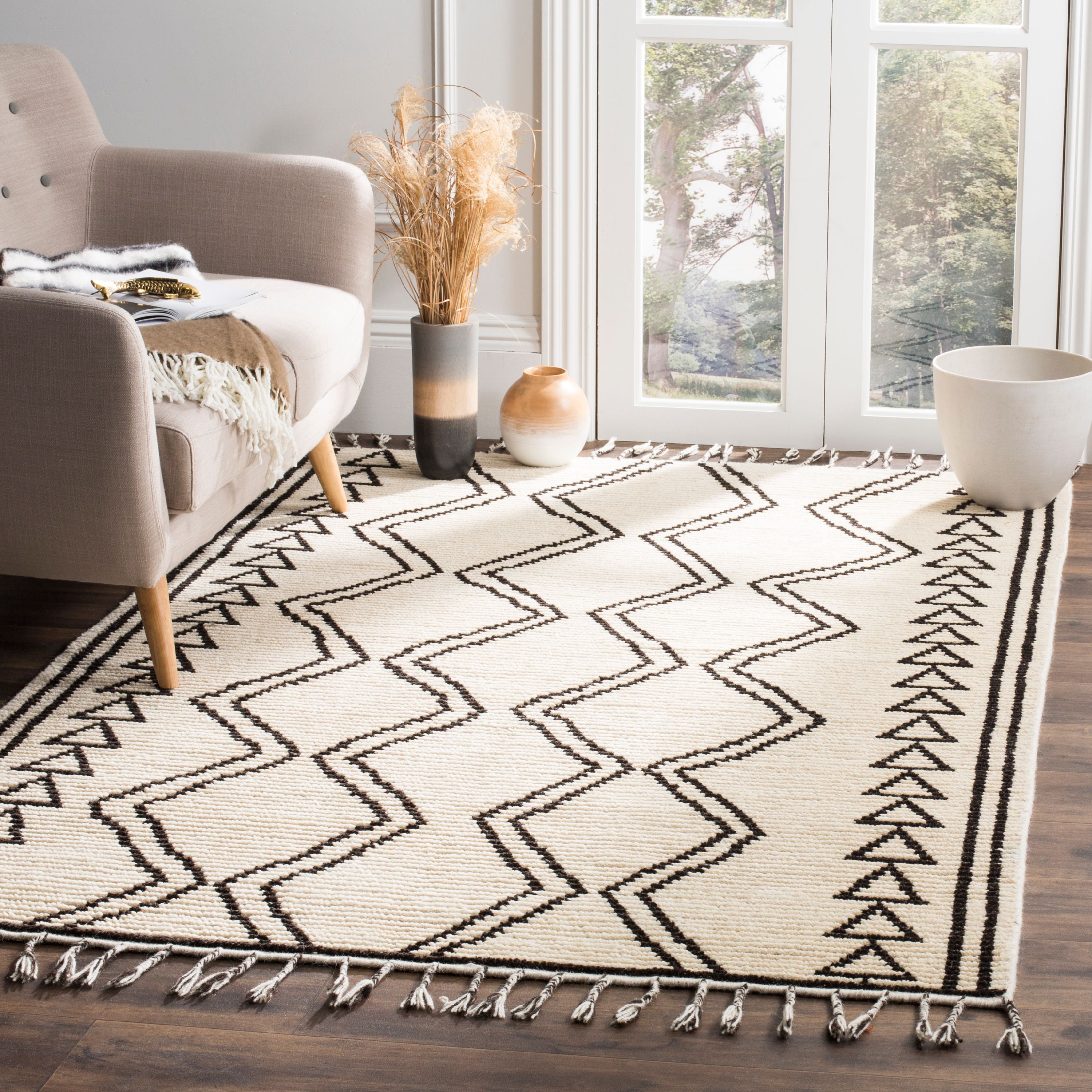SAFAVIEH Kenya April Braided Geometric Fringe Area Rug, Ivory/Black, 6 ...