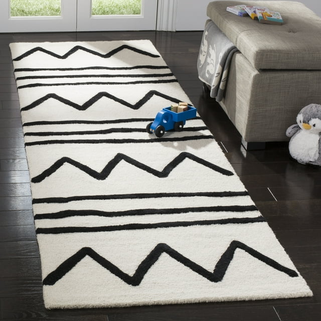 SAFAVIEH Kids Zigzag Striped Wool Runner Rug, Ivory/Black, 2'6" x 8 ...