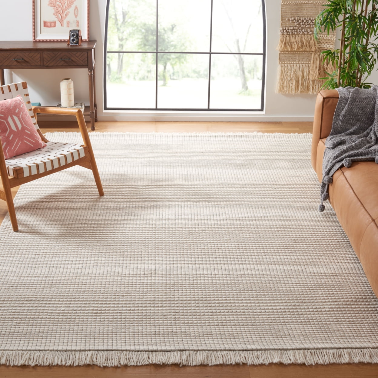 SAFAVIEH Marbella Peronal Distressed Area Rug, Ivory/Beige, 6' x 9 ...