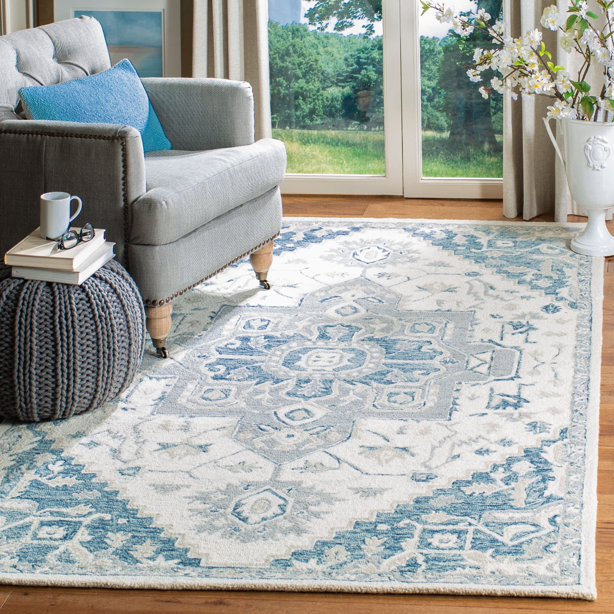 SAFAVIEH Micro-Loop Braylon Traditional Floral Wool Area Rug, Ivory ...