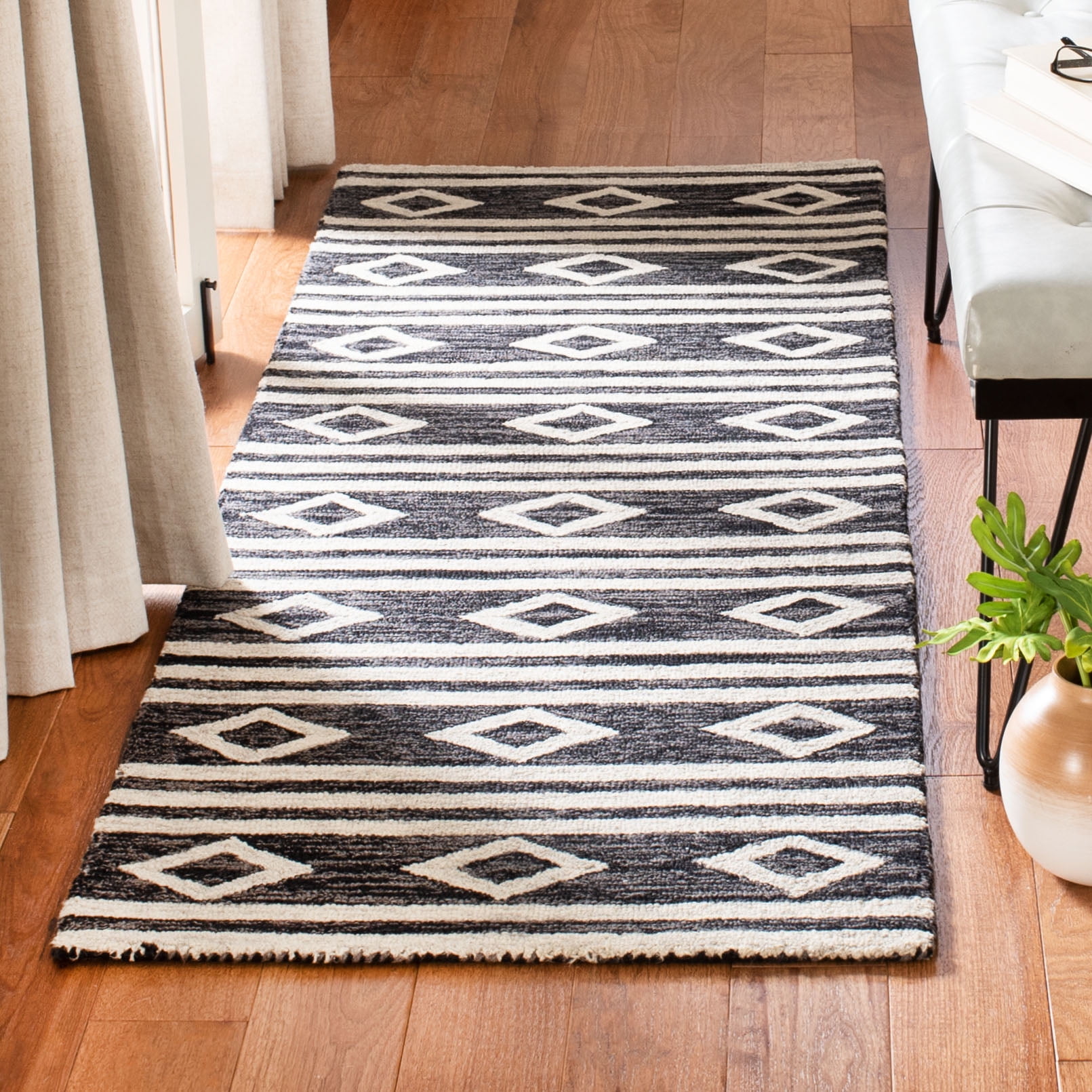 SAFAVIEH Micro-Loop Briony Diamond Striped Wool Runner Rug, Charcoal ...