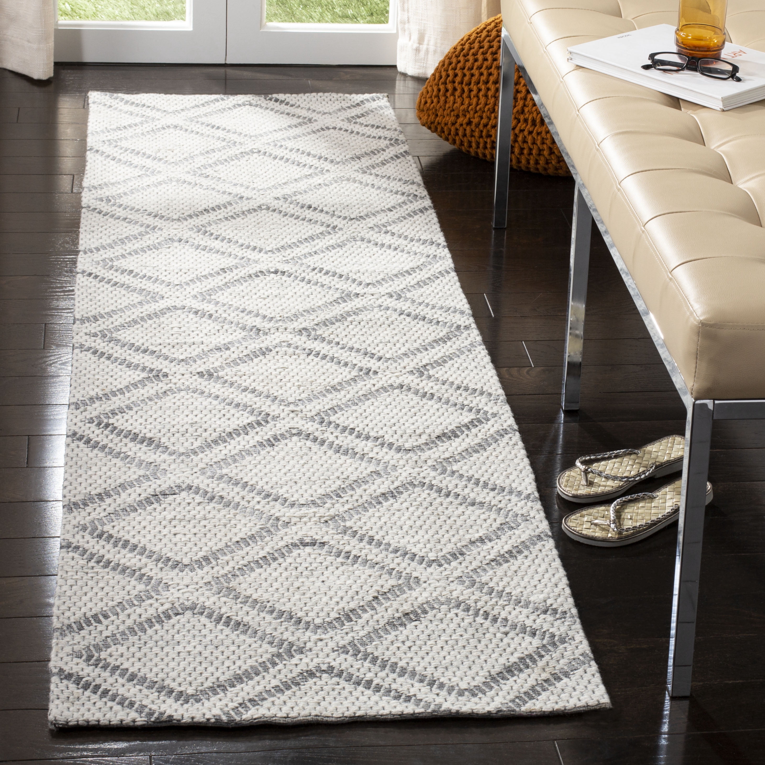 SAFAVIEH Micro-Loop Gavin Diamond Trellis Wool Runner Rug, Silver/Dark ...