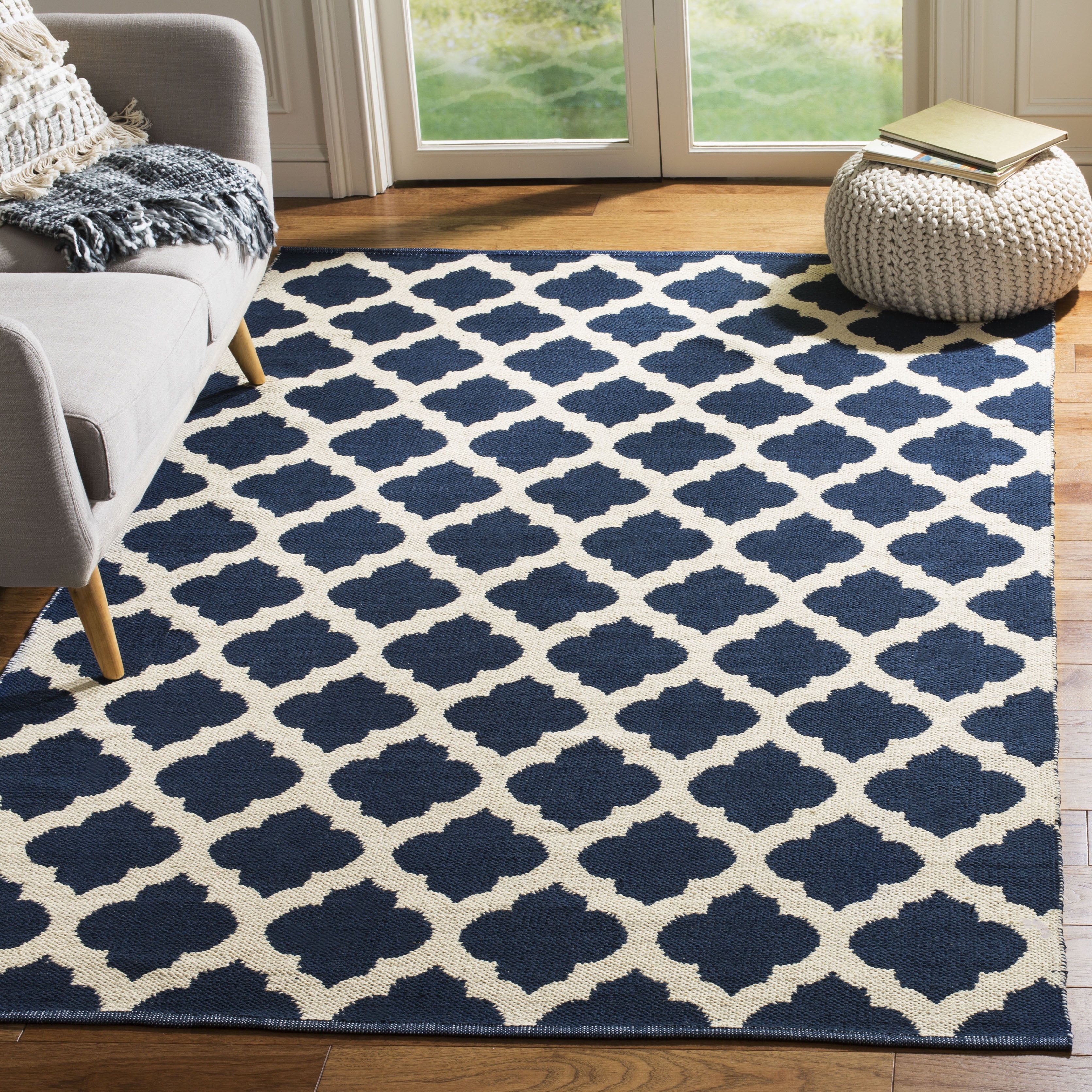 SAFAVIEH Montauk Proinsias Geometric Cotton Area Rug, Navy/Ivory, 6' x ...