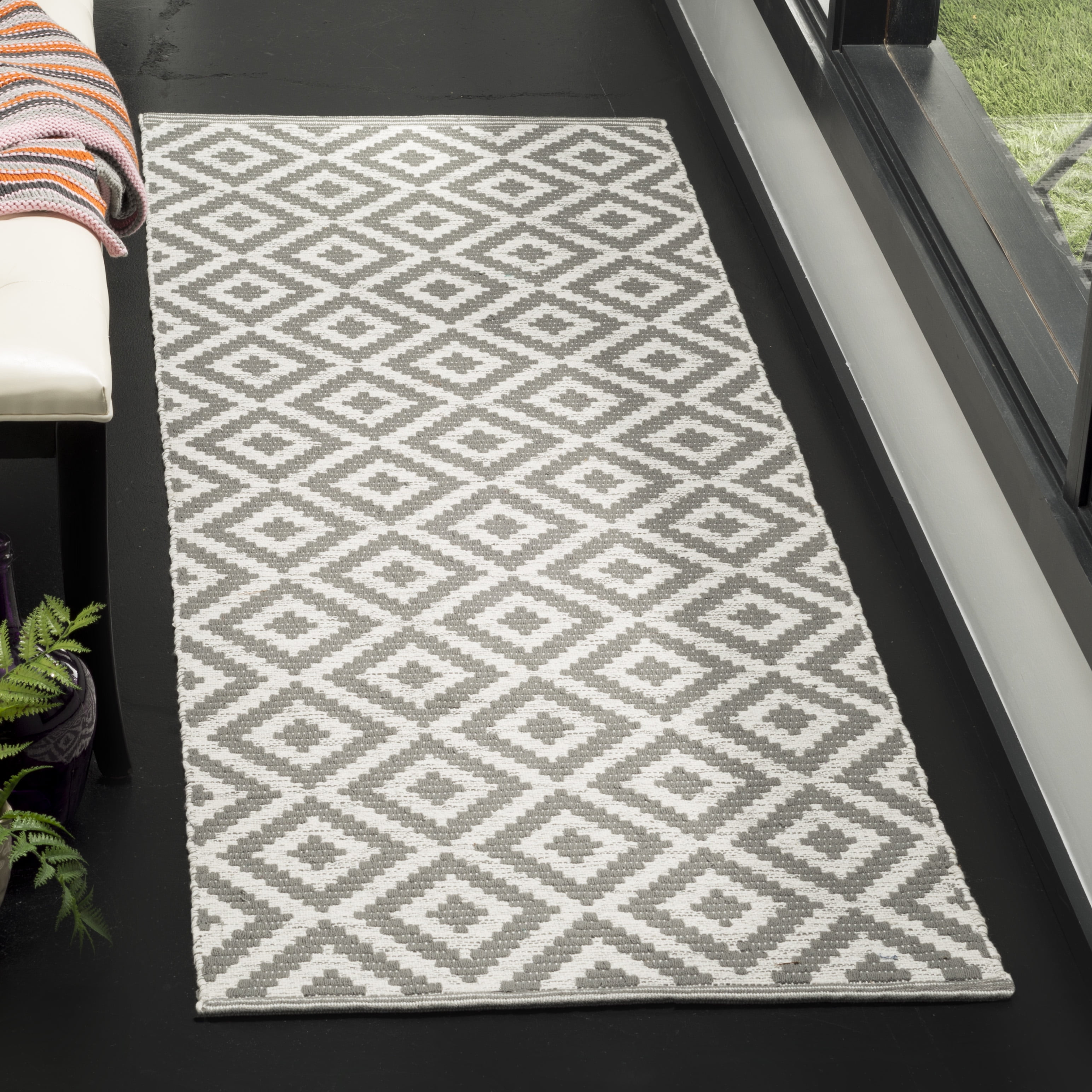 SAFAVIEH Montauk Tryik Geometric Diamonds Cotton Runner Rug, Grey/Ivory ...