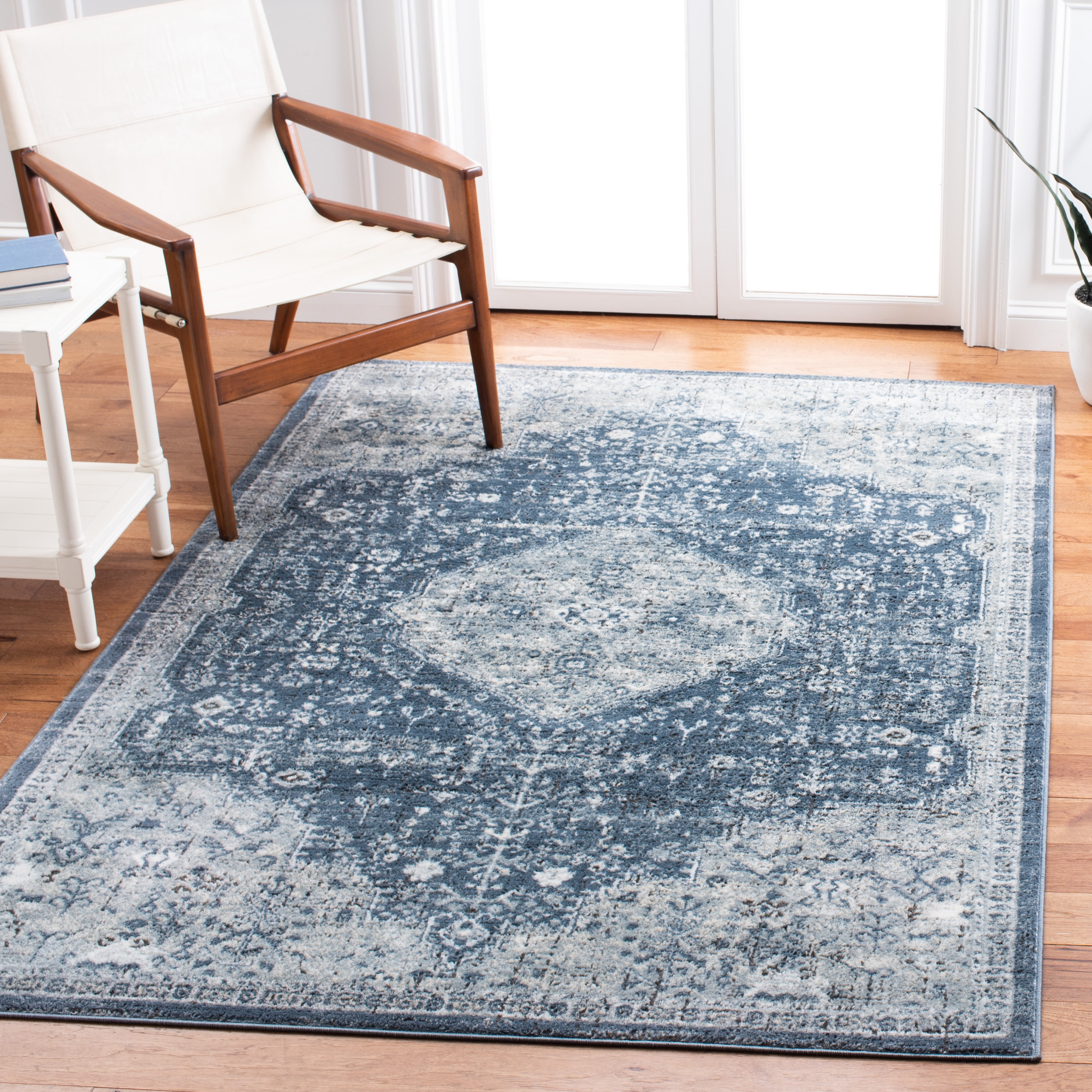 SAFAVIEH Oregon Ronnette Damask Area Rug, Navy/Ivory, 5'1" x 7'6 ...
