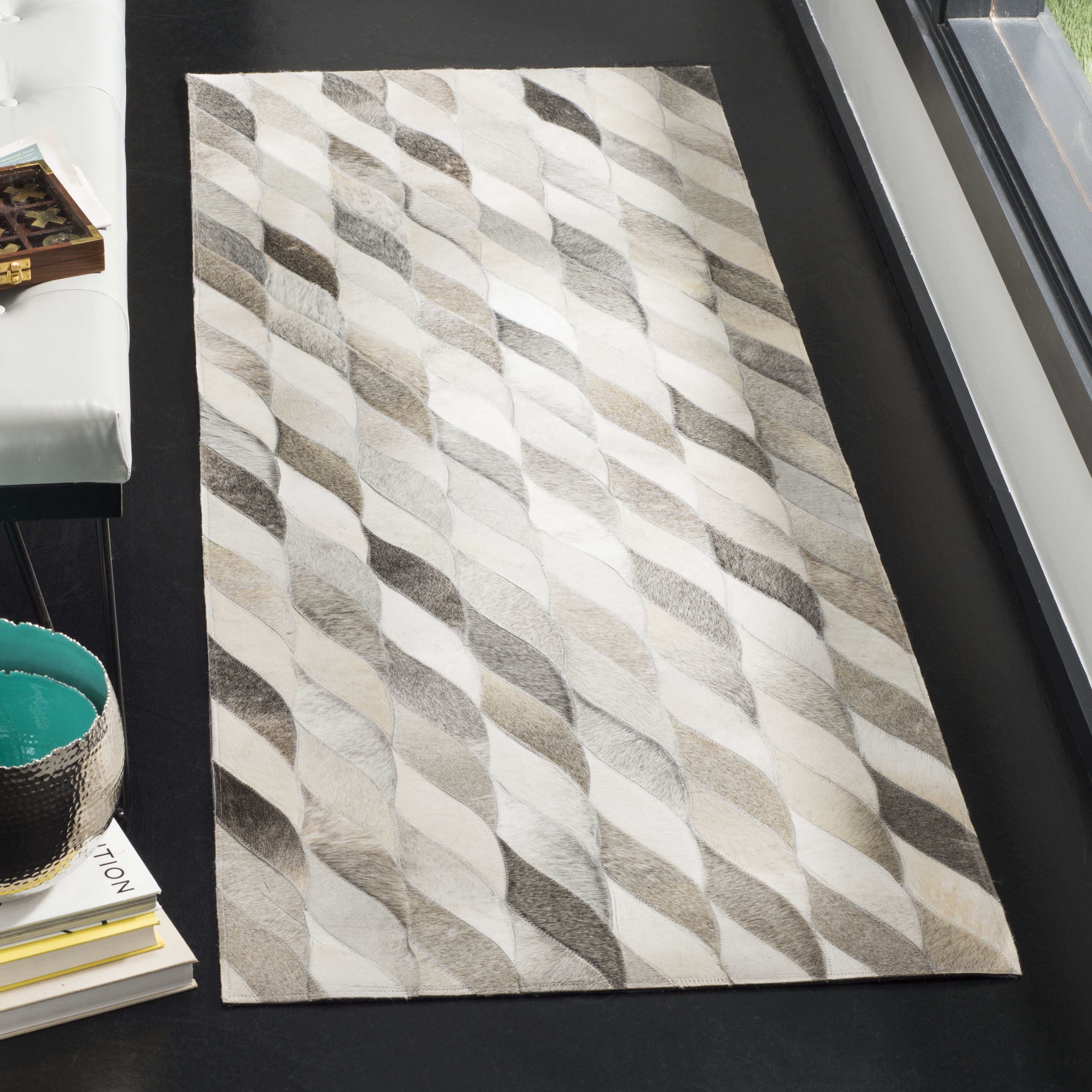 SAFAVIEH Studio Leather Marissa Geometric Runner Rug, Ivory/Grey, 2'3 ...