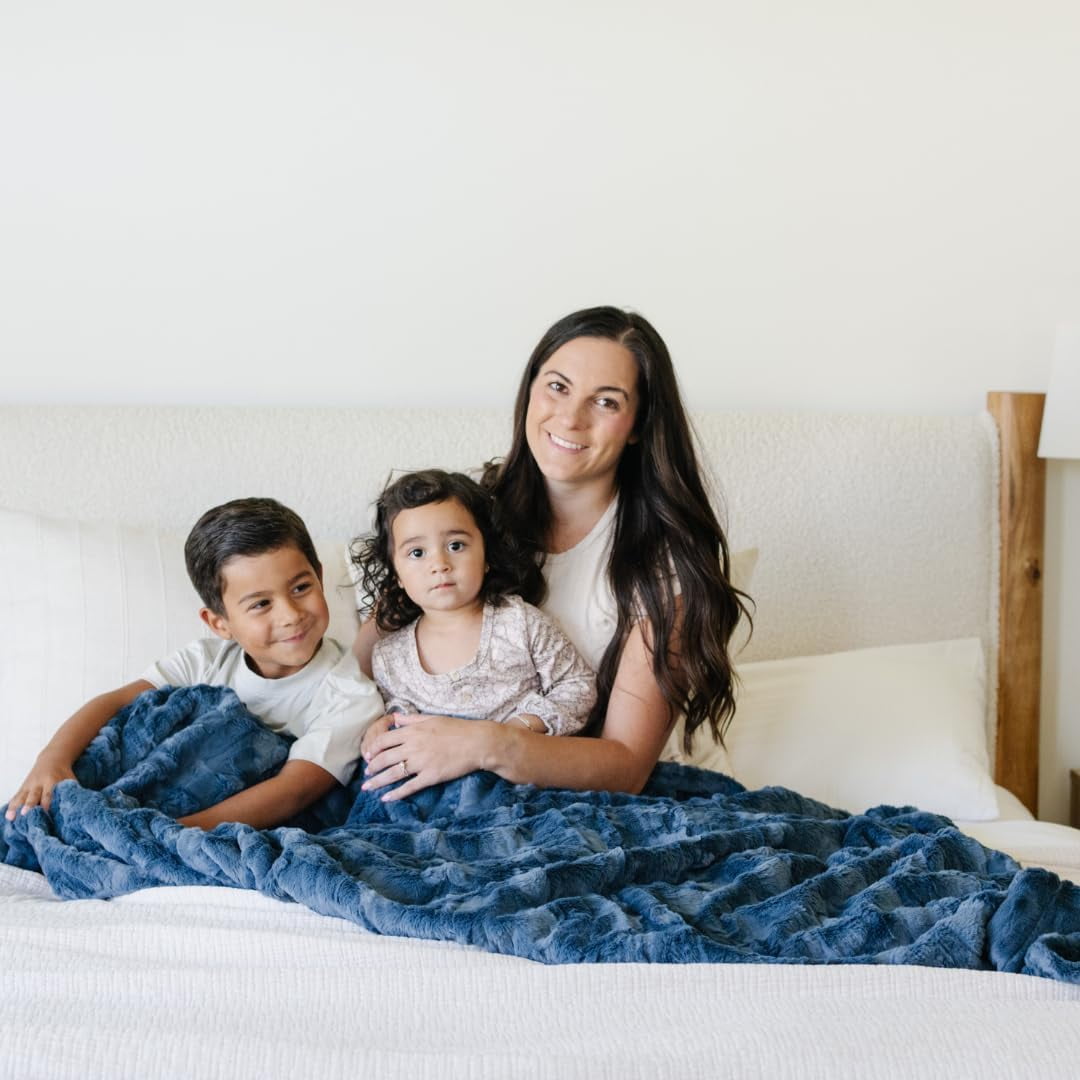 SARANONI Softest Warm Elegant Cozy Faux Fur Throw Blanket 50" x 60 ...