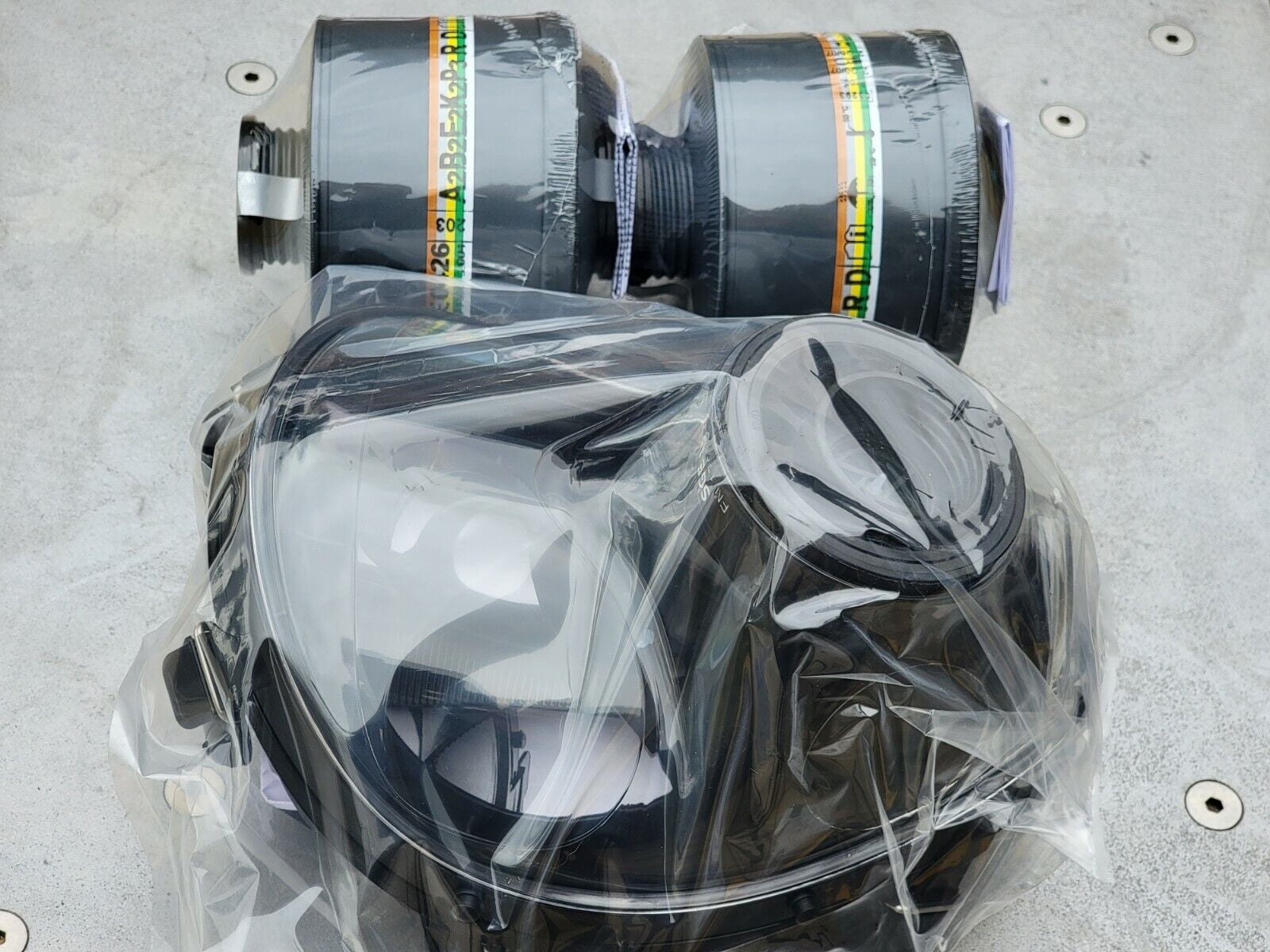 SGE 150 Gas Mask +2 New NATO 40mm NBC/CBRN Filters New Production MED ...