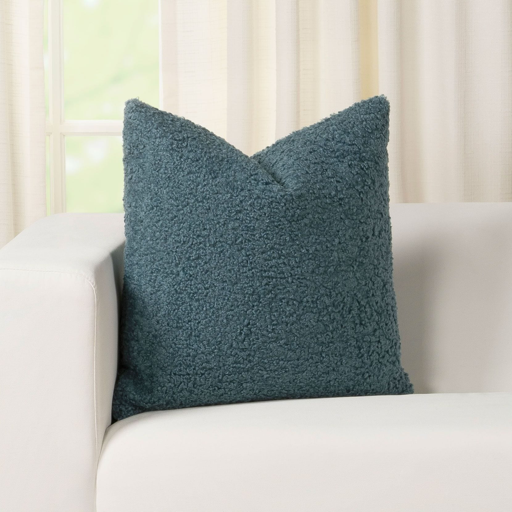 SIScovers Tiffany Boucle Textured Throw Pillow 30 x 30 - Aegean ...