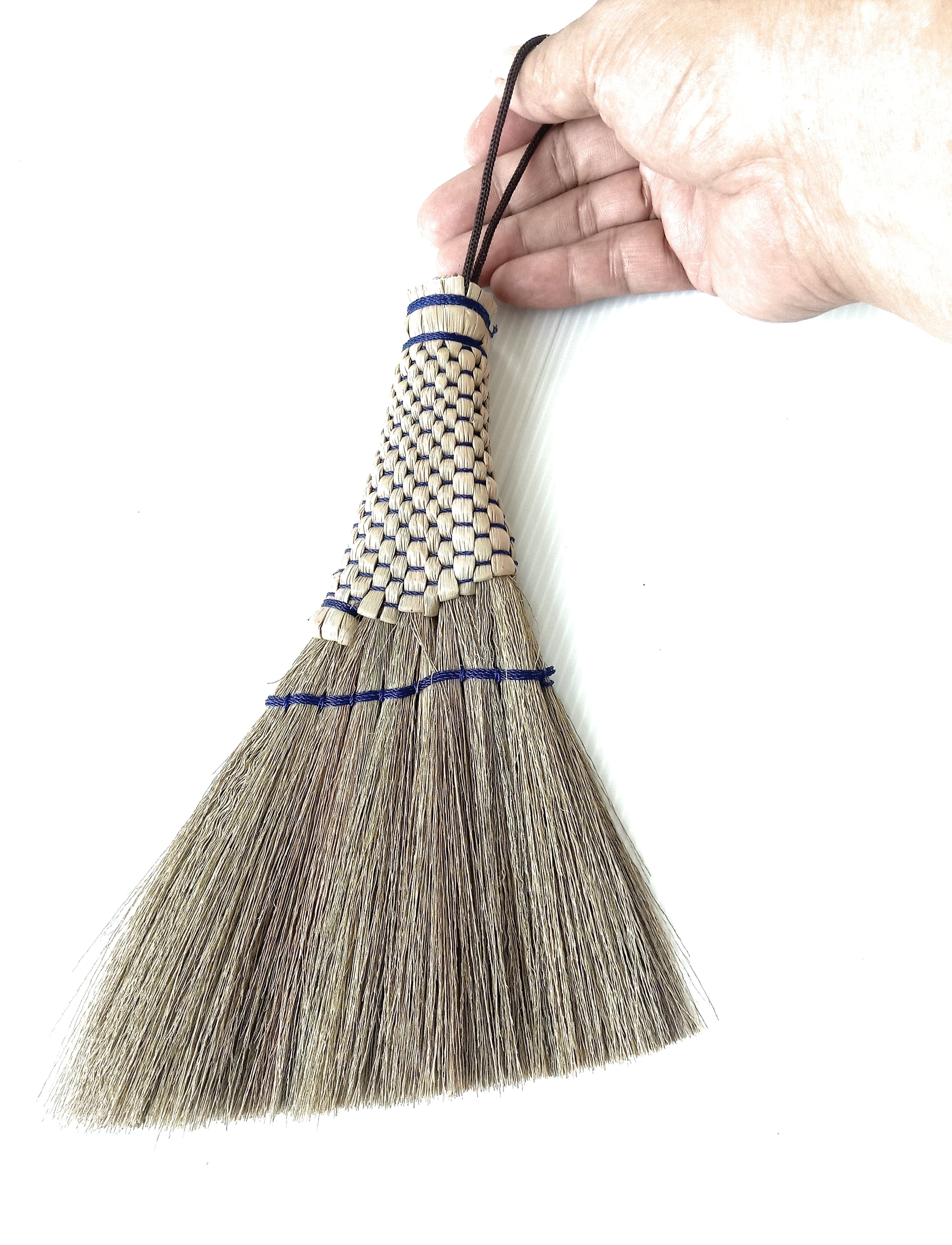 SN SKENNOVA Hand Woven Nylon Thread Broom with Loincloth Fabric Storage ...