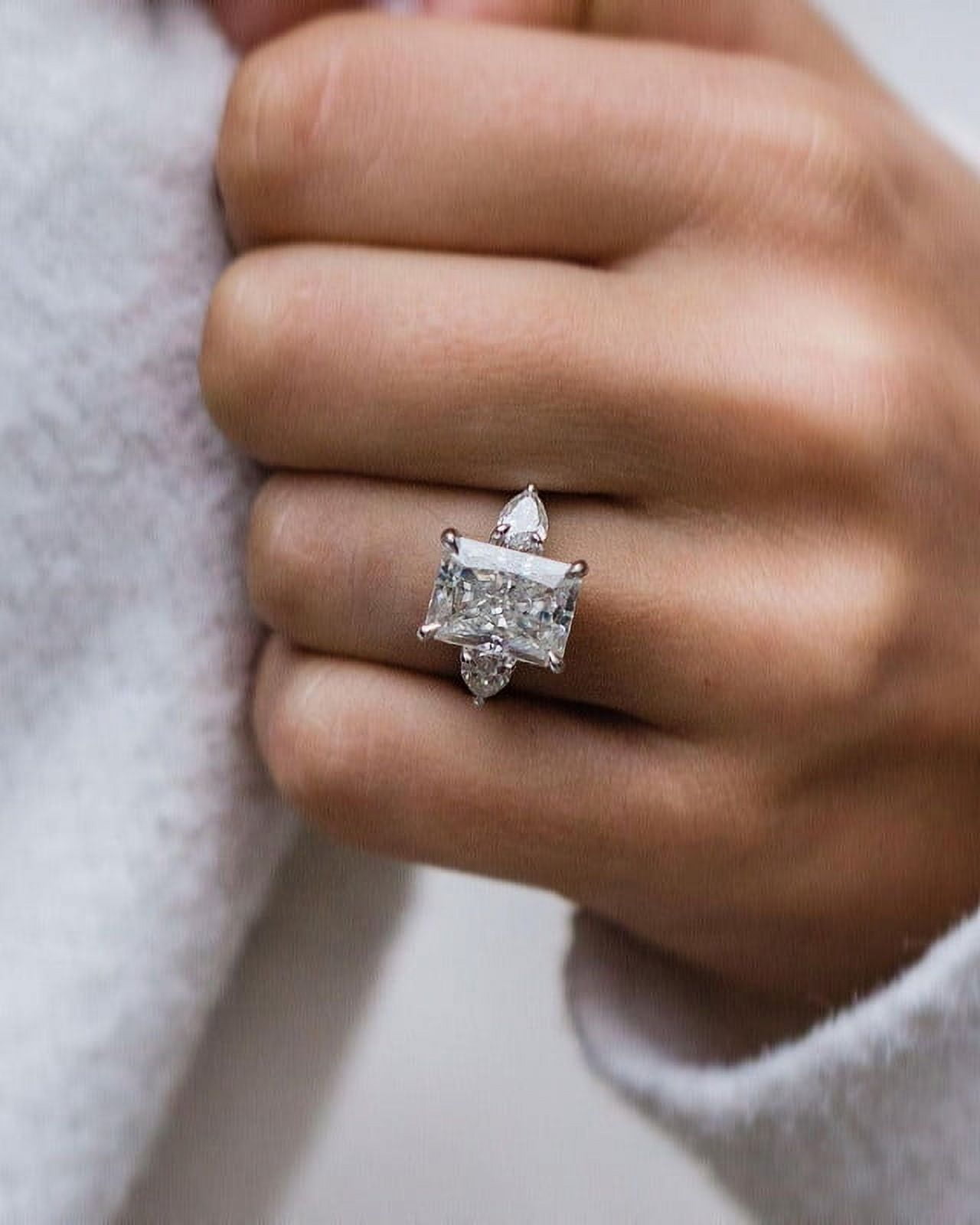 SOLITAIRE JEWELS 3.90CT Radiant Cut Moissanite Three Stone Solitaire ...