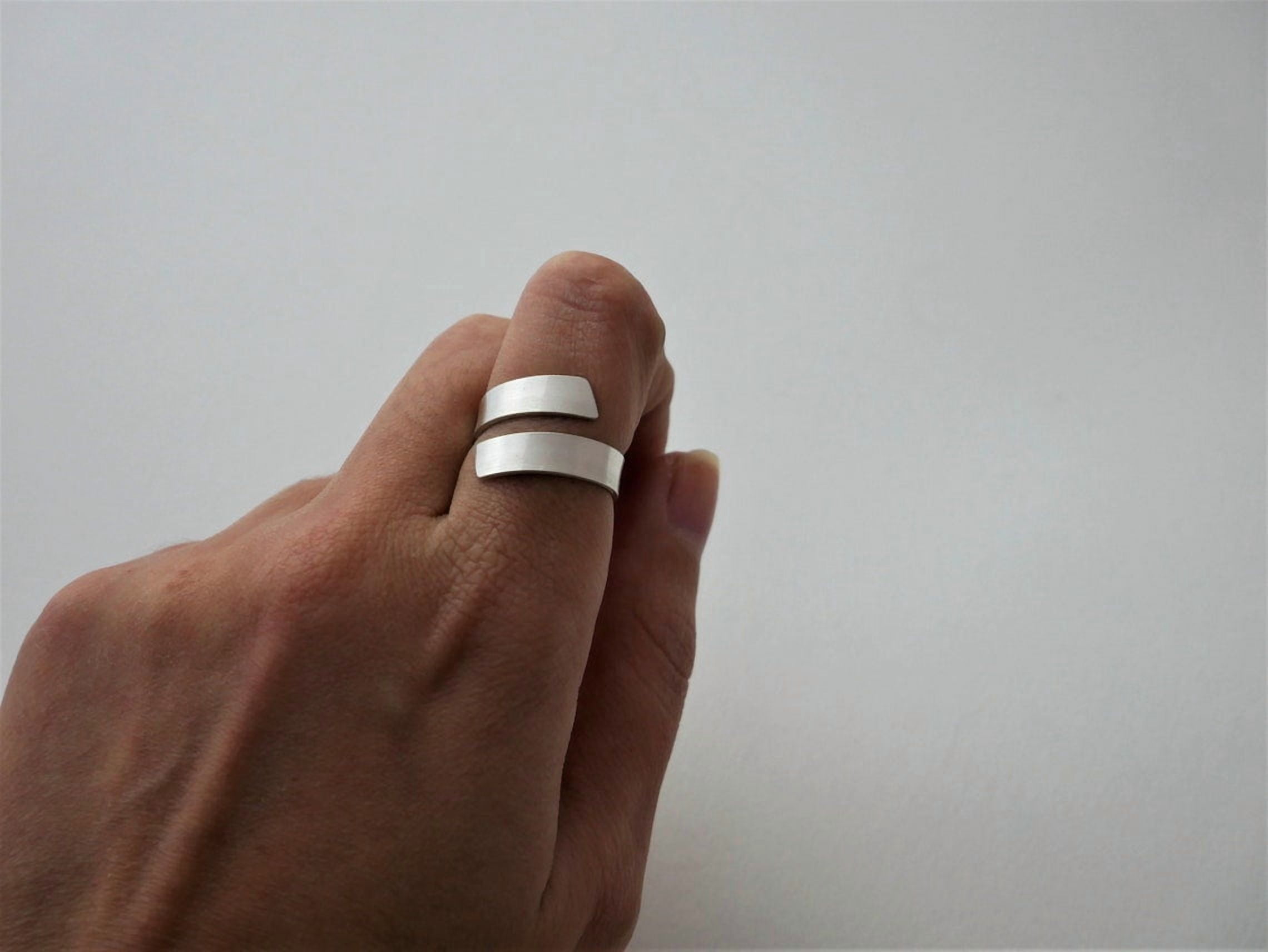 SS DESIGNS Minimalist Serpentine Ring in Sterling Silver – Snake-Inspired Adjustable Silver Ring ...