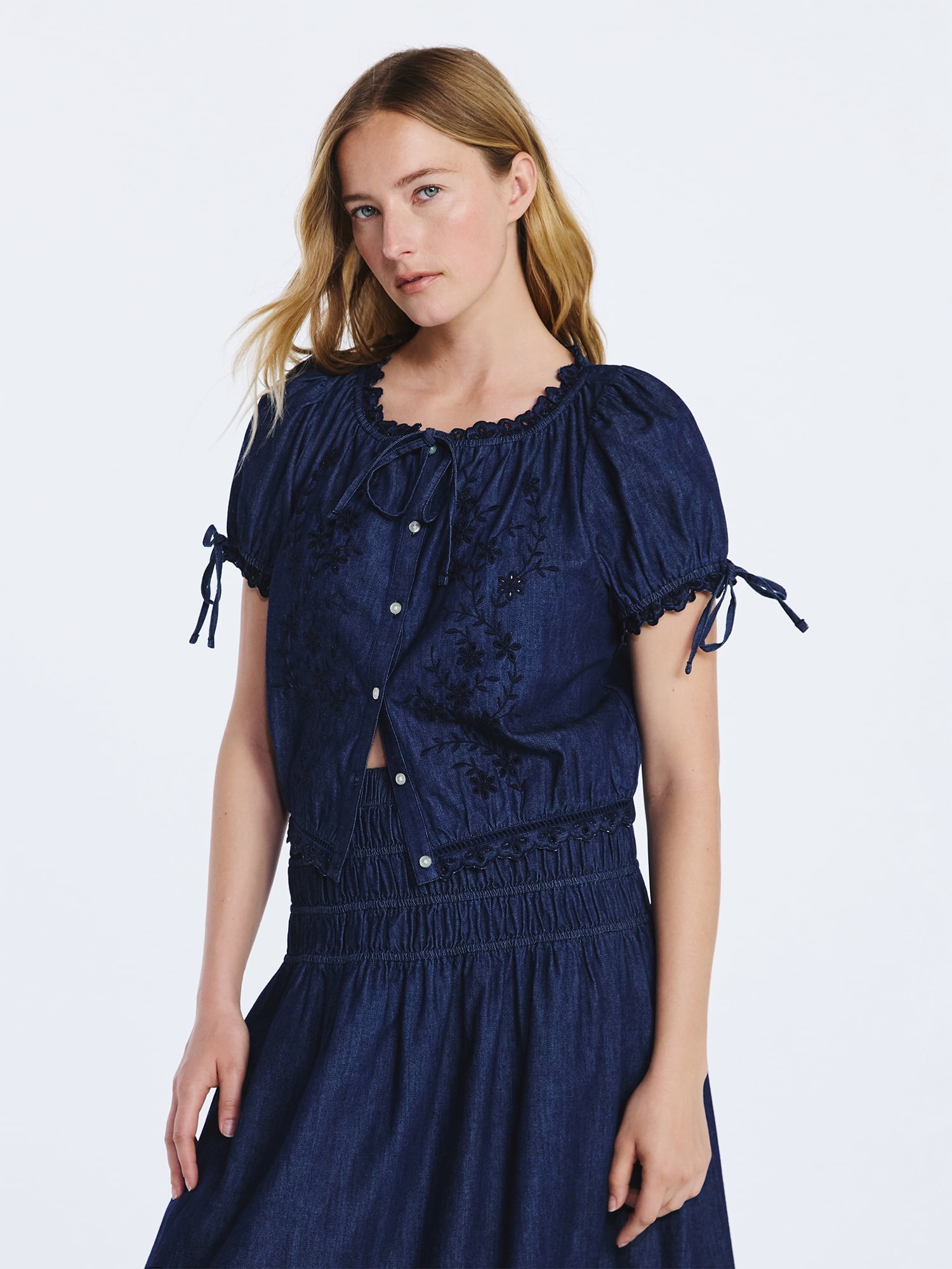 Free Assembly Women's and Women's Plus Embroidered Cropped Cotton Top ...