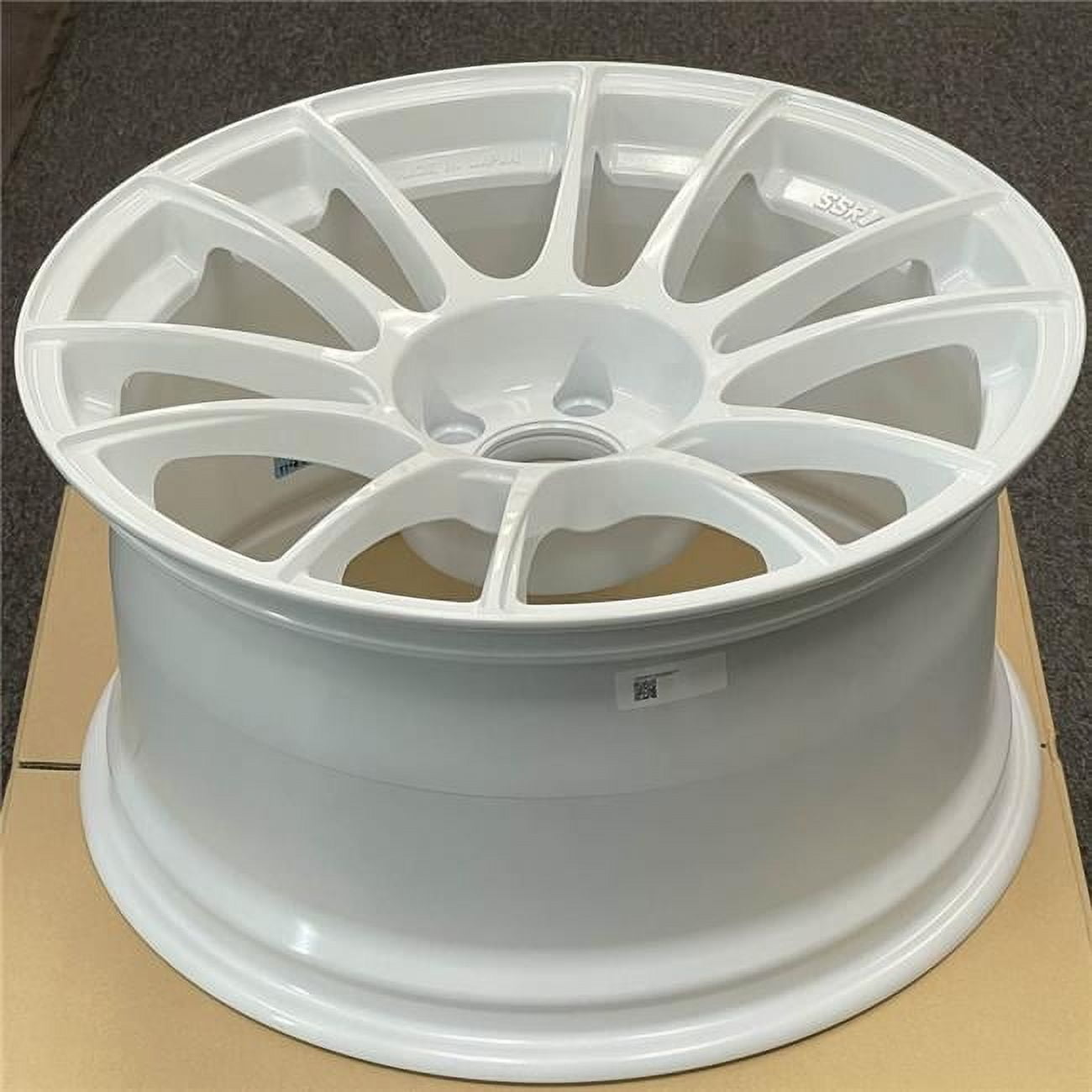 SSR XF19950-3805GW0 19 x 9.5 in. GTX04 5 x 114.3 mm 38 mm Offset White ...