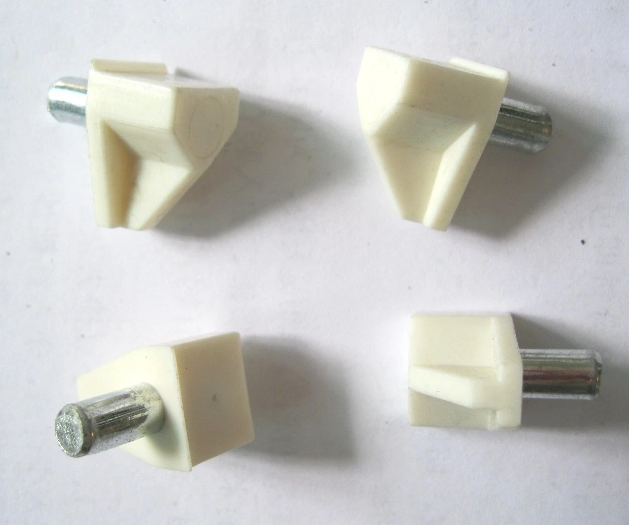 STARLIGHT- 20 Pcs/Set White Plastic Shelf Support Holder Pins For ...