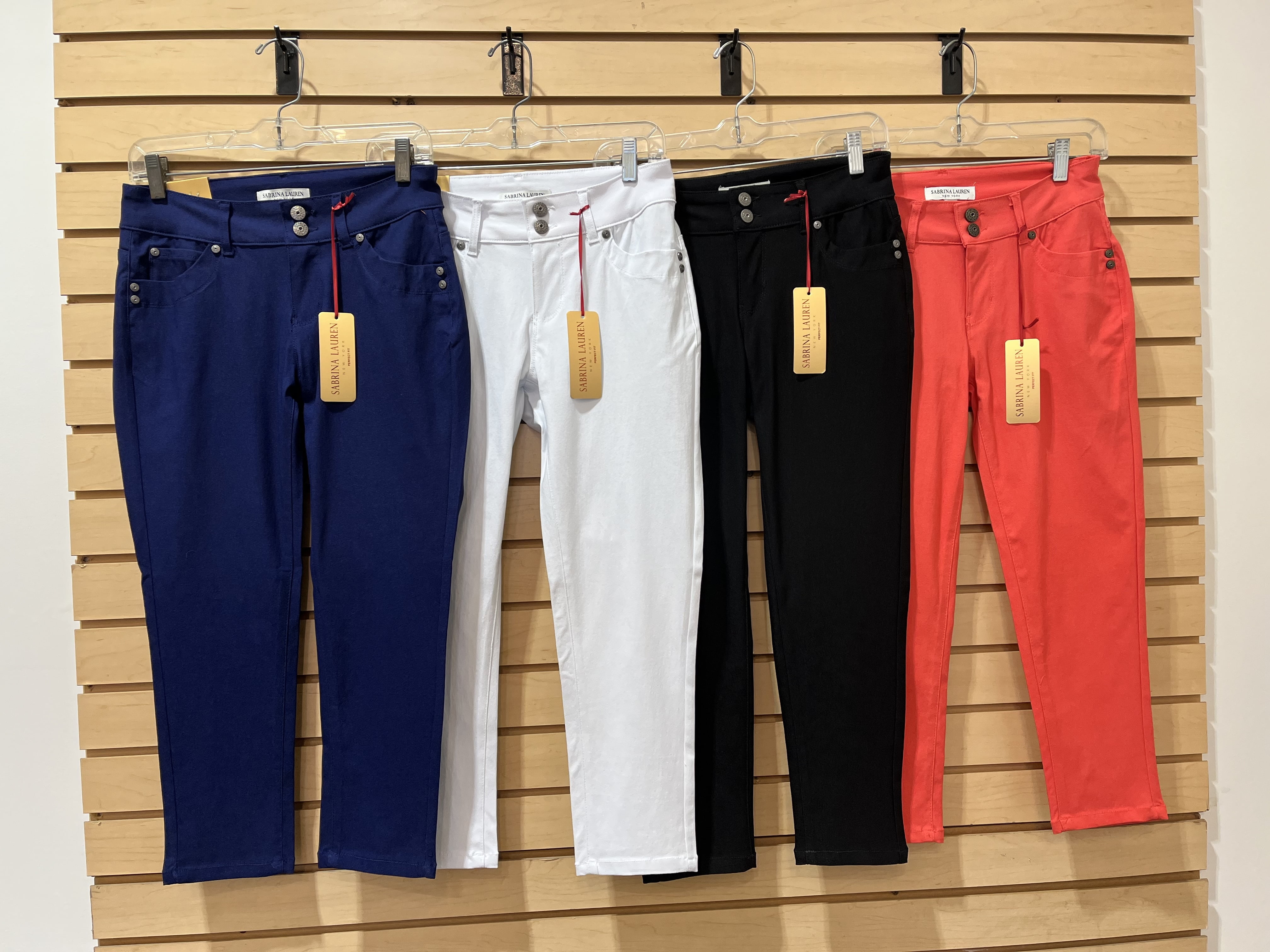 Sabrina Lauren 5 pocket front zipper belt loop Capri , Coral , 16 ...