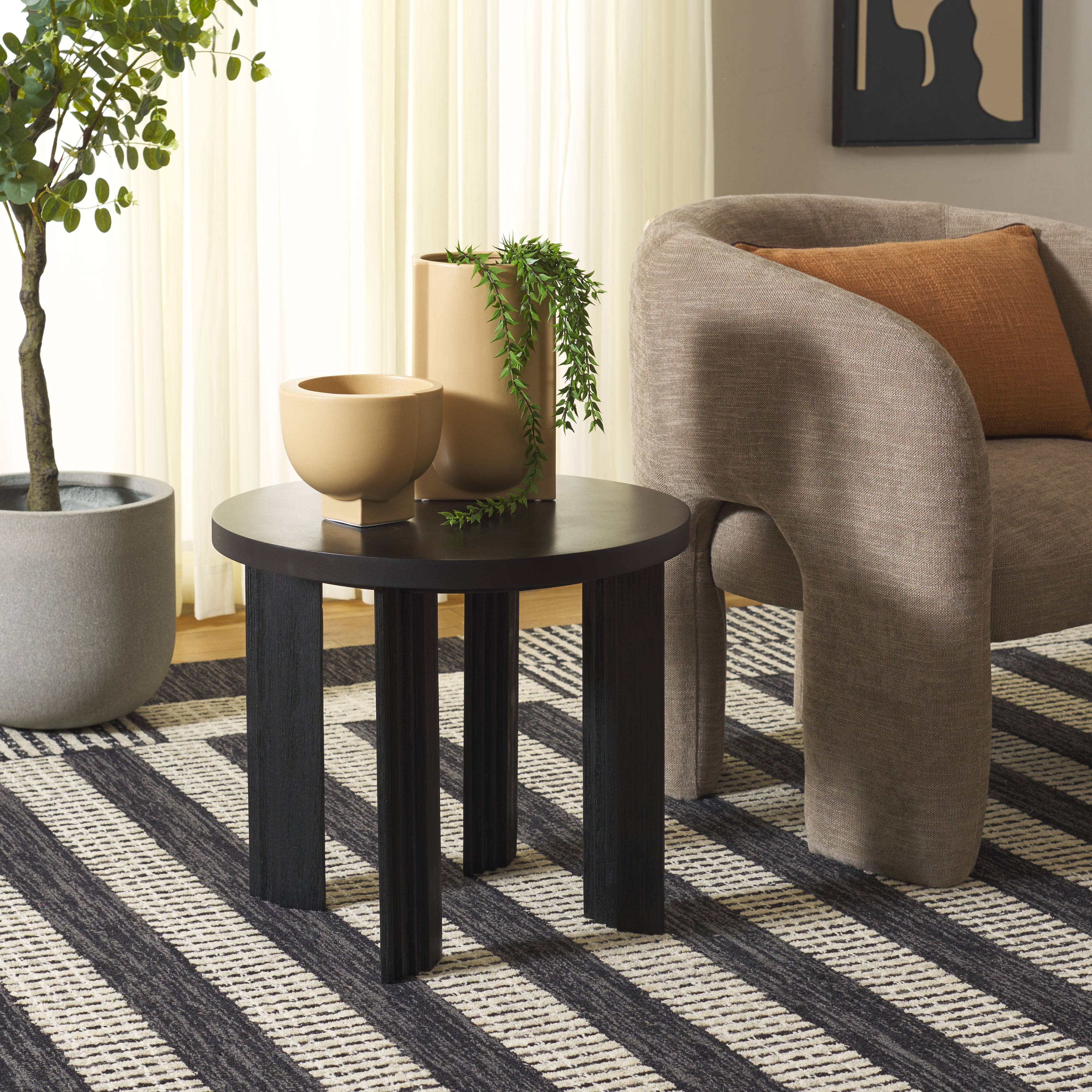 Safavieh Basilio Traditioal Wood Round End Table, Black / Black ...