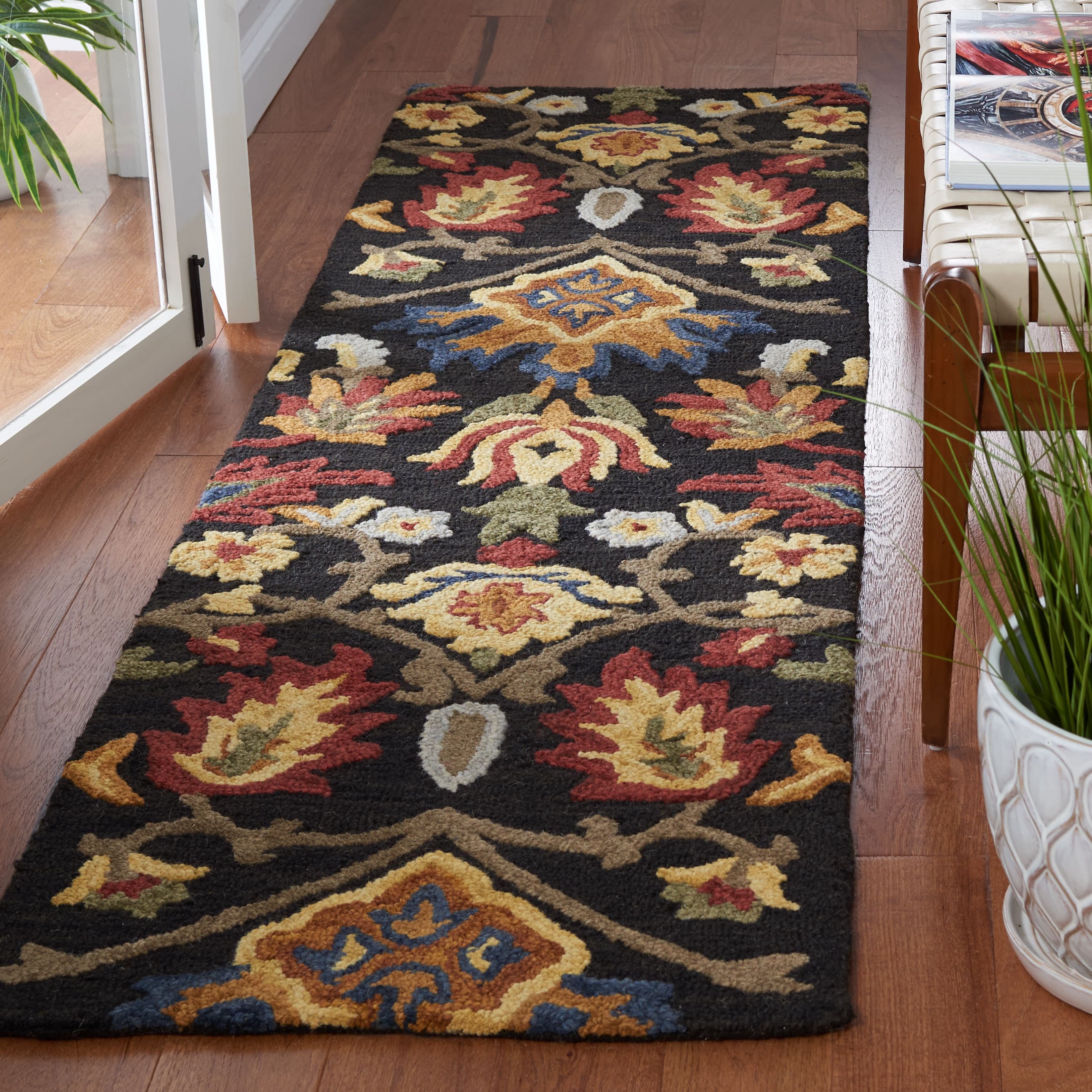 Safavieh Fiorello Handmade Blossom French Country Wool Area Rug ...