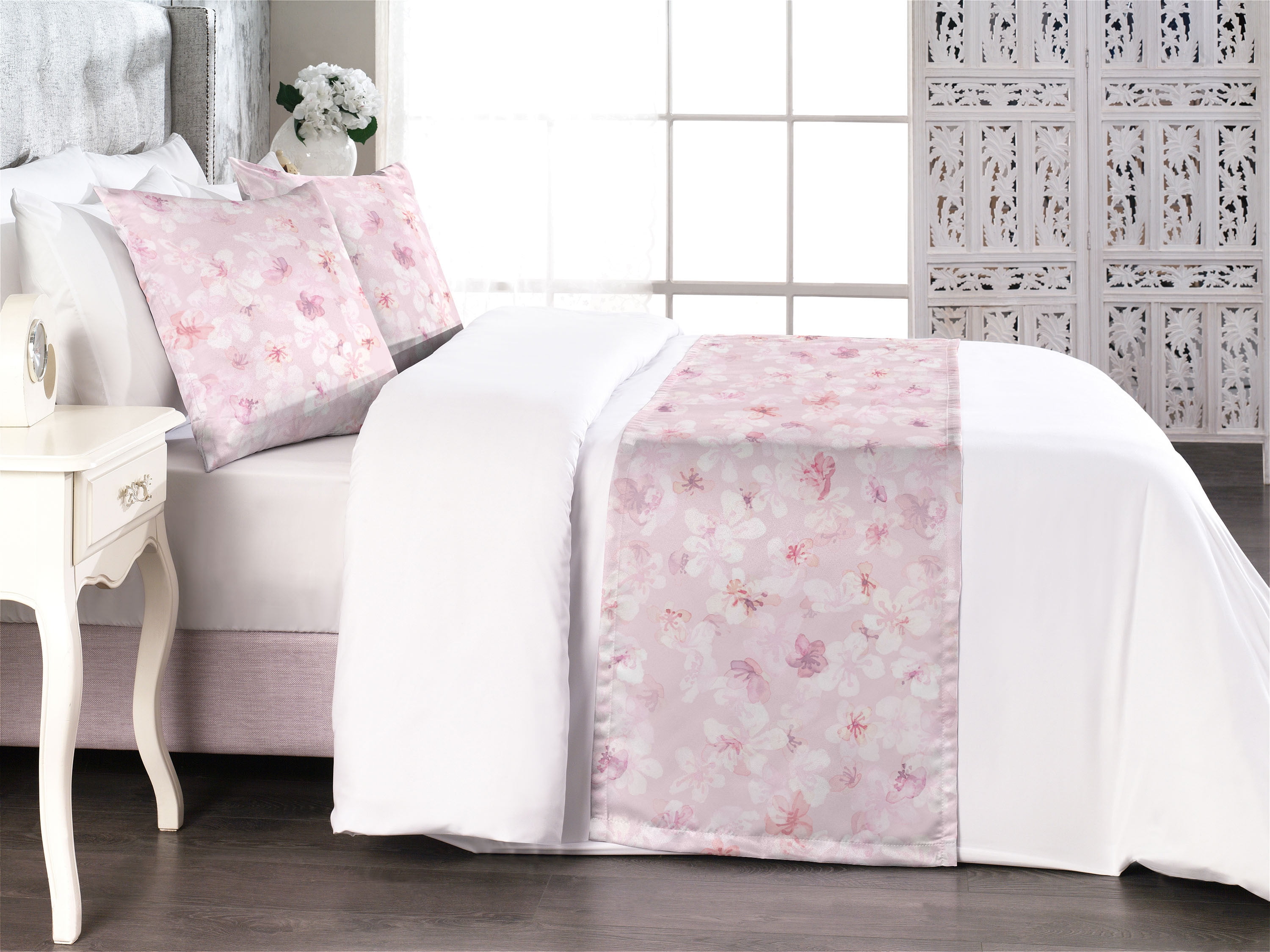 Sakura Bed Runner Set, Traditional Japanese Design of Cherry Blossom ...