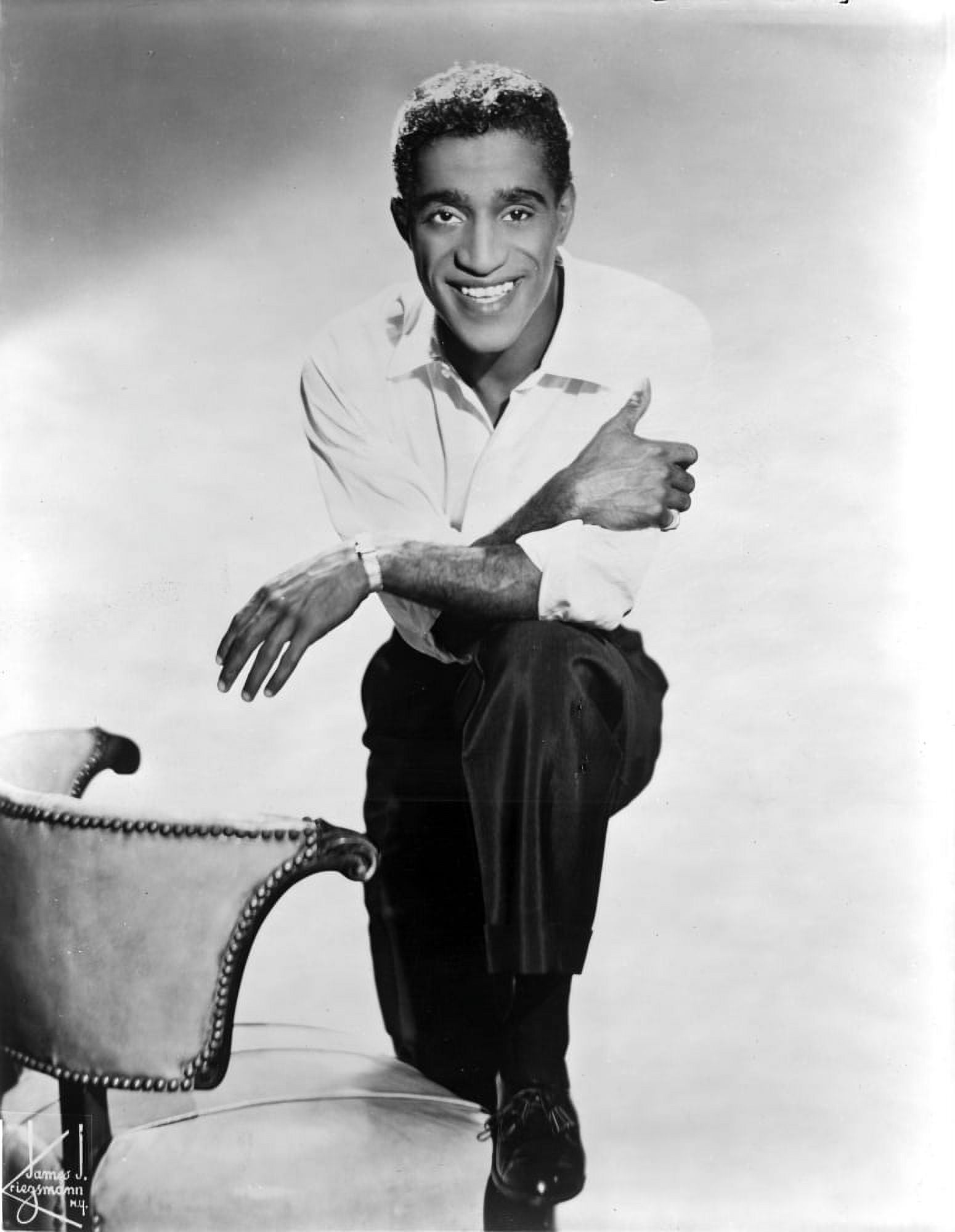 Sammy Davis Jr kneeling Photo Print (24 x 30) - Walmart.com
