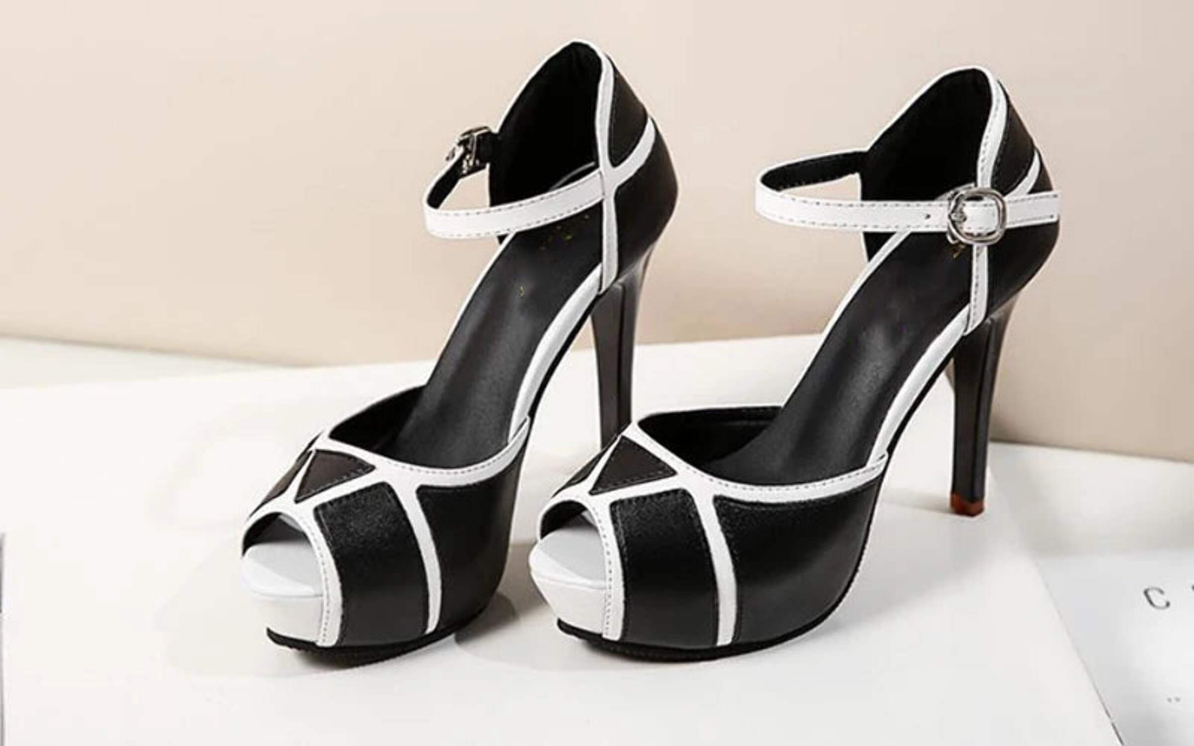 Sandals of Europe and America are very high and the fish-mouth is ...