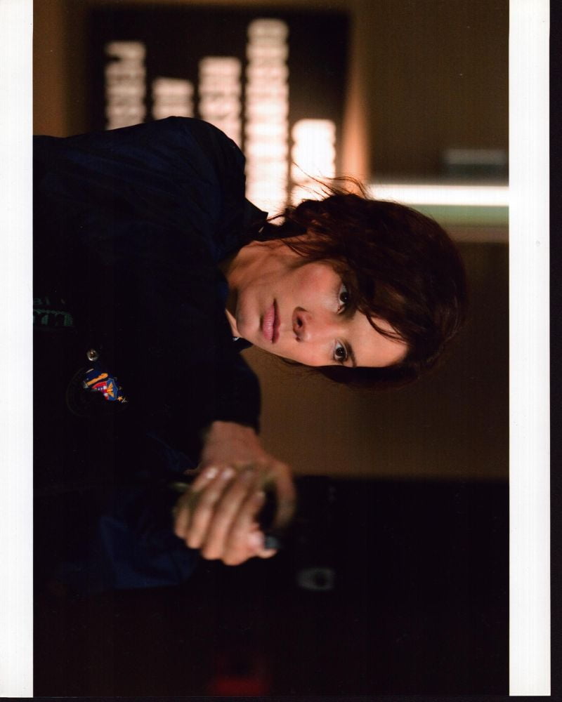 Sandra Bullock Aiming Gun In Miss Congeniality 2: Armed & Fabulous ...