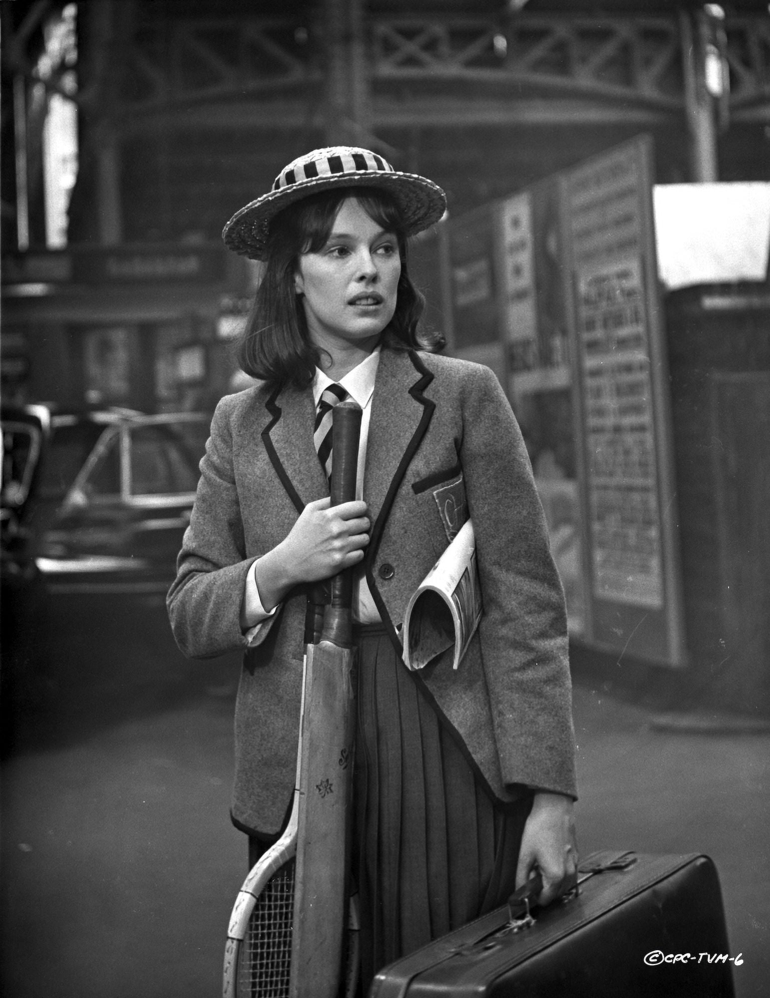 Sandy Dennis Posed in Classic Photo Print (8 x 10) - Walmart.com