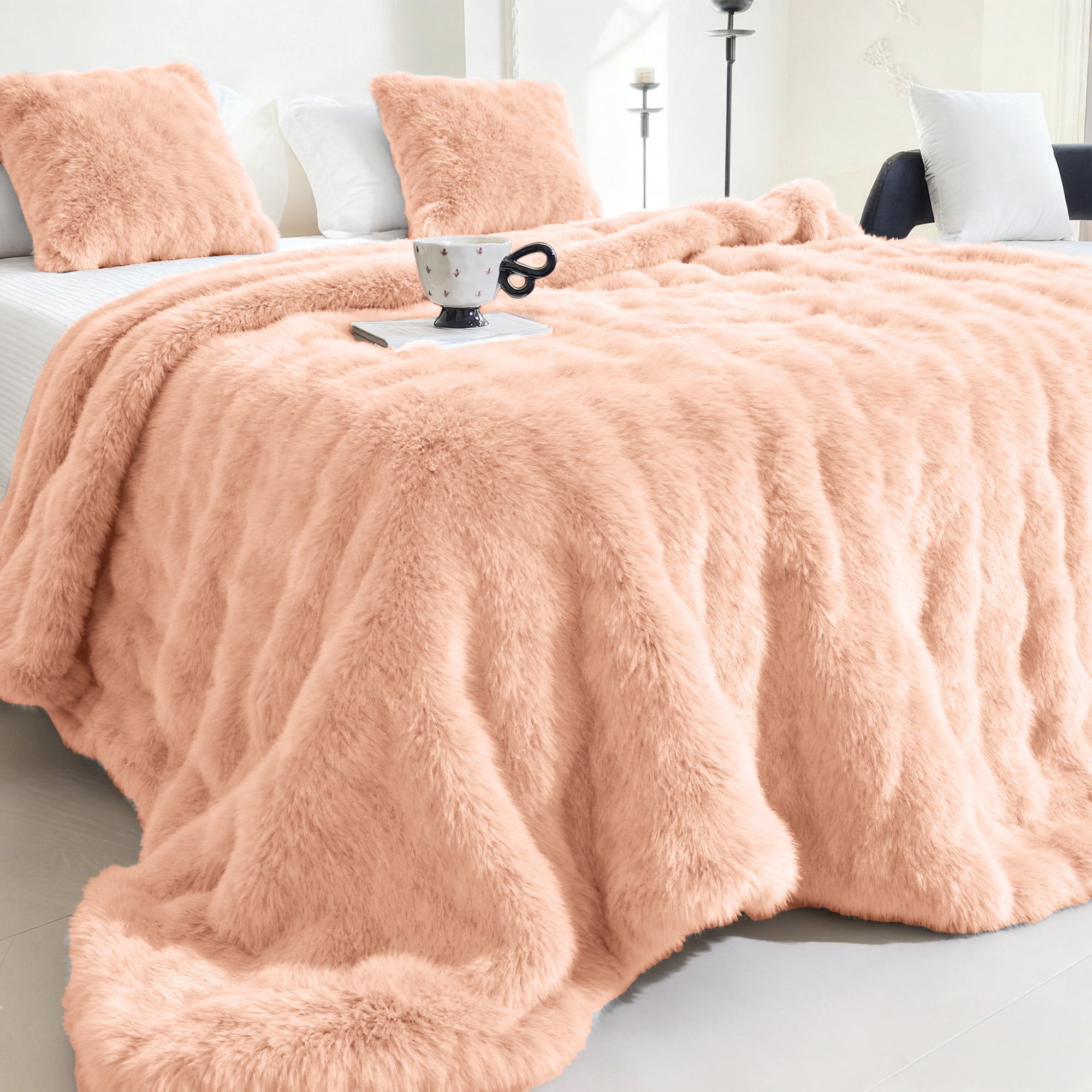 Sanmadrola Throw Blanket Faux Fur for Couch, Fuzzy Soft Plush Thick ...