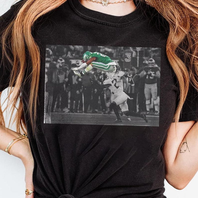 Saquon Barkley no-look Hurdle shirt, Saquon Barkley Jump Hurdle Backwards Philadephia Football ...