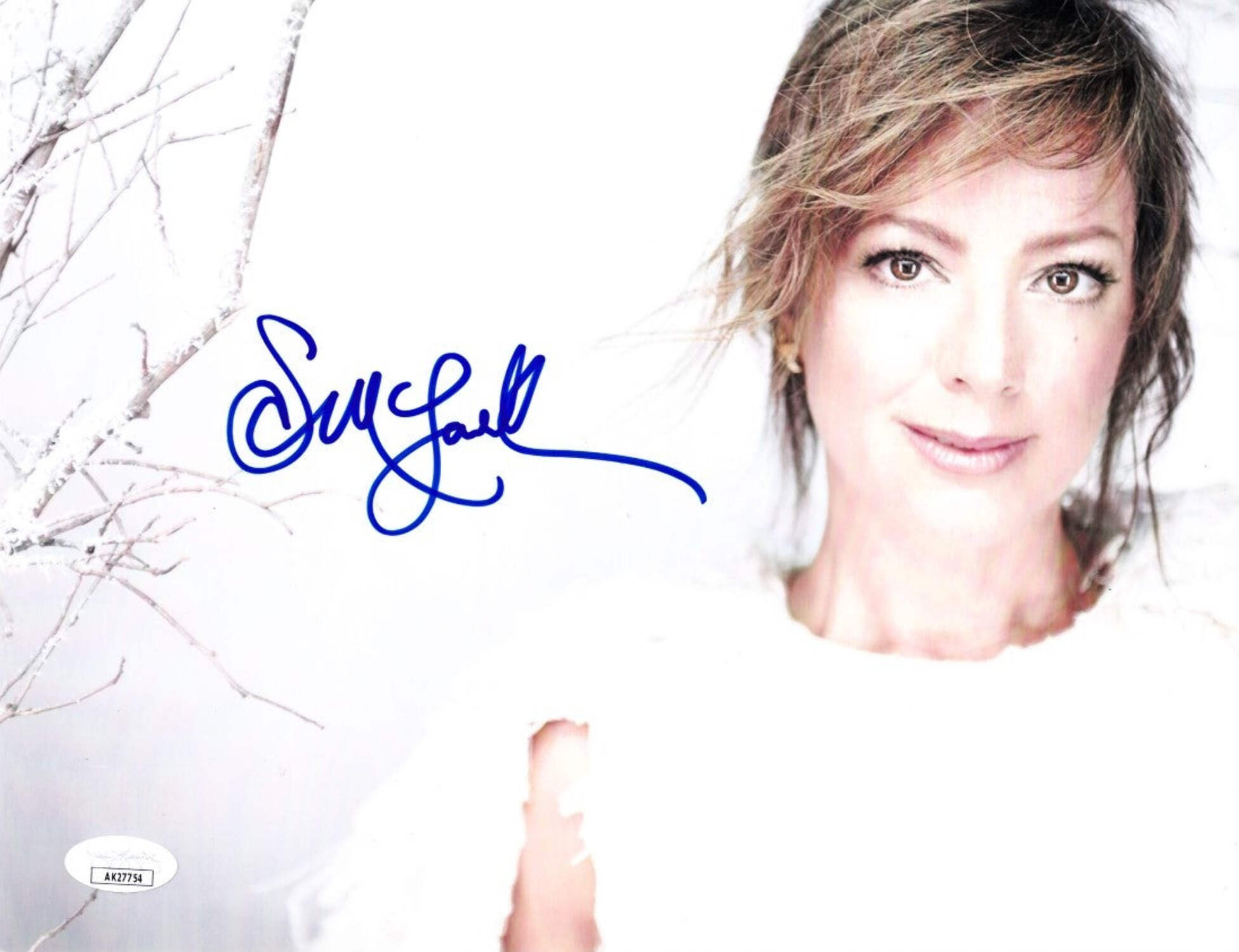 Sarah McLachlan autographed 8 1/2 x 11 inch portrait photo JSA ...