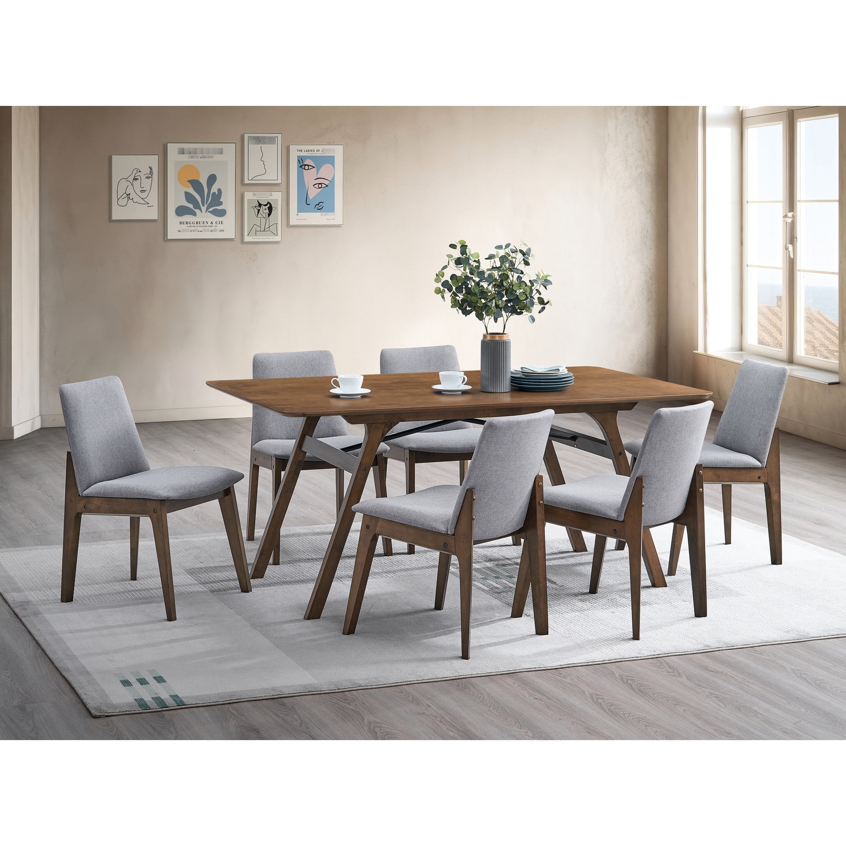 Scandinavian style - Fixed top table - Indoor dining space - Trendy ...