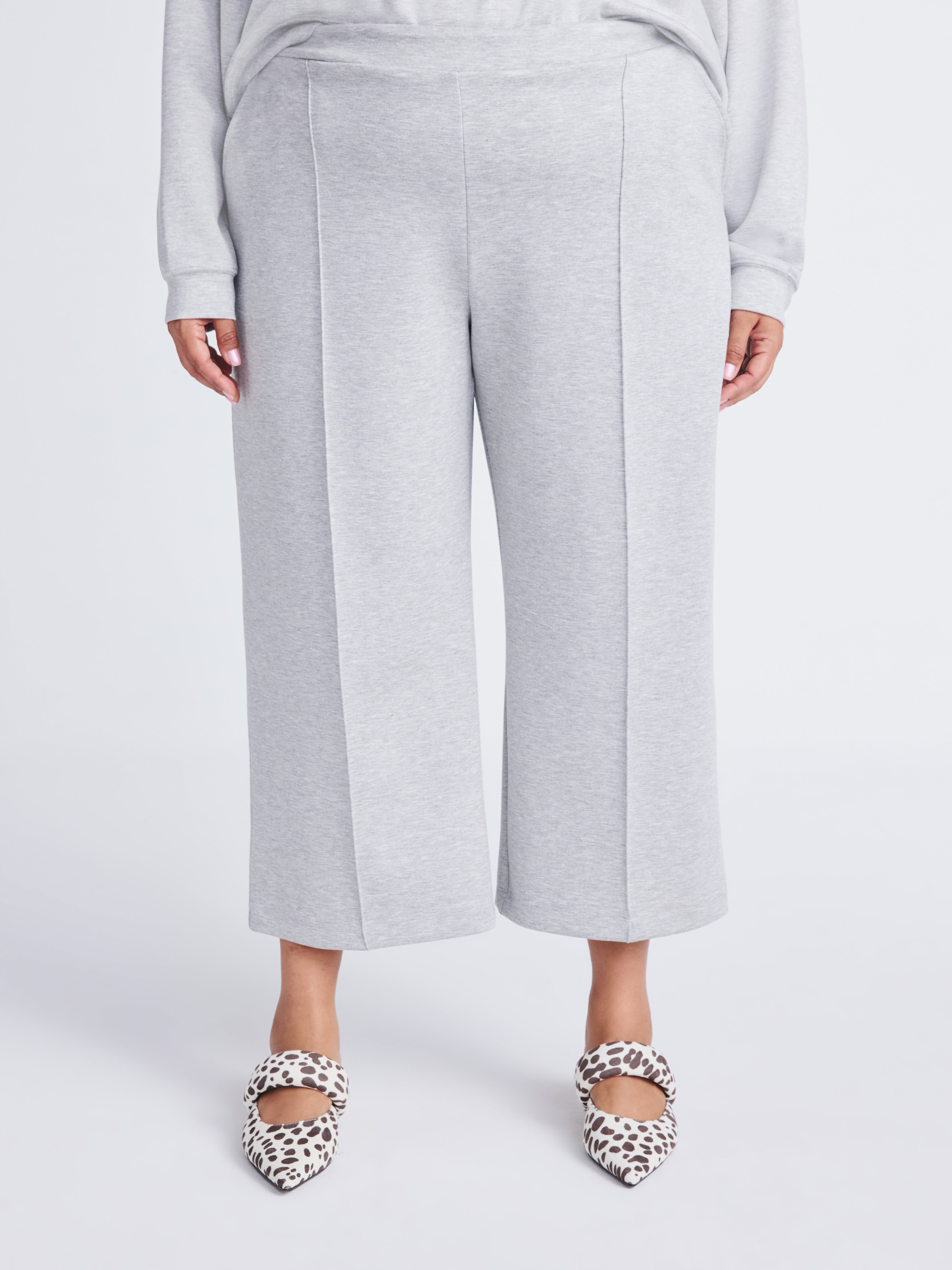 Scoop Women's and Women's Plus Scubaknit Cropped Pants, Sizes XS-4X ...