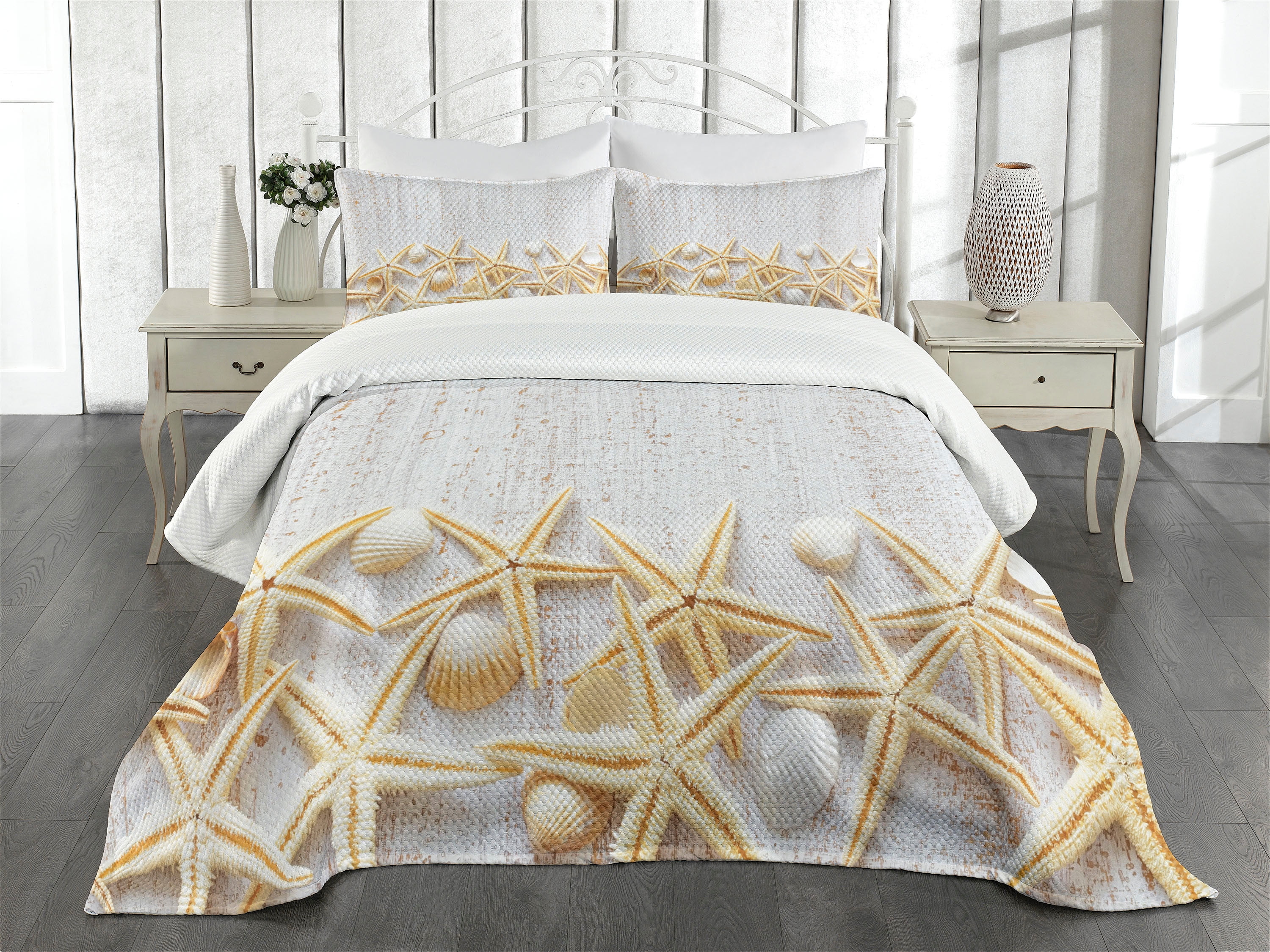 Seashells Bedspread Set King Size, Sea Shells on Timber Pattern ...