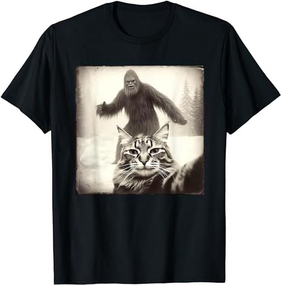 Selfie Cat Finds Bigfoot Sasquatch Funny Cat Bigfoot Photo T-Shirt ...