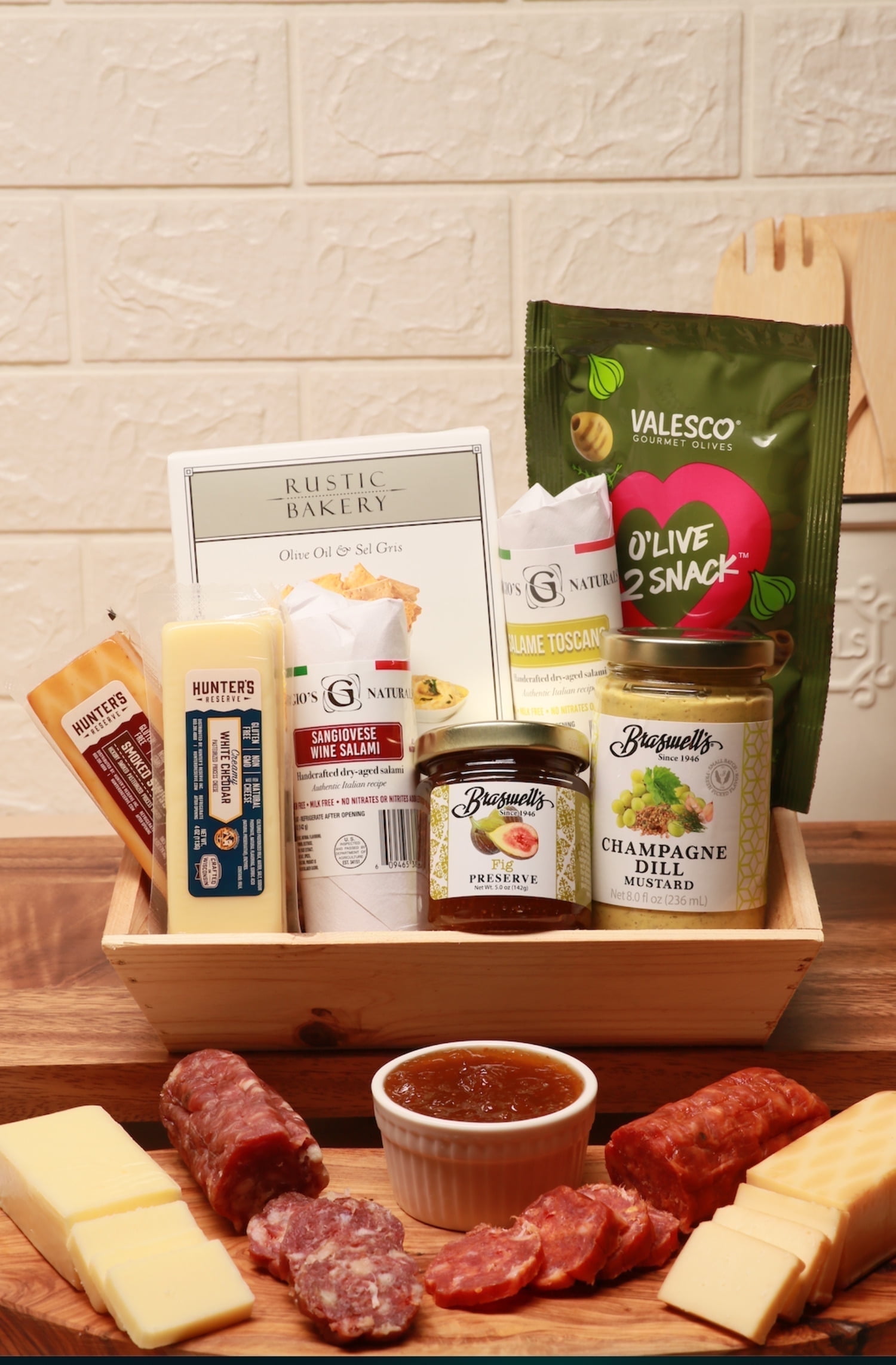 Sergio's Charcuterie 9-Piece Holiday Cheese Salami Gift Box Set ...