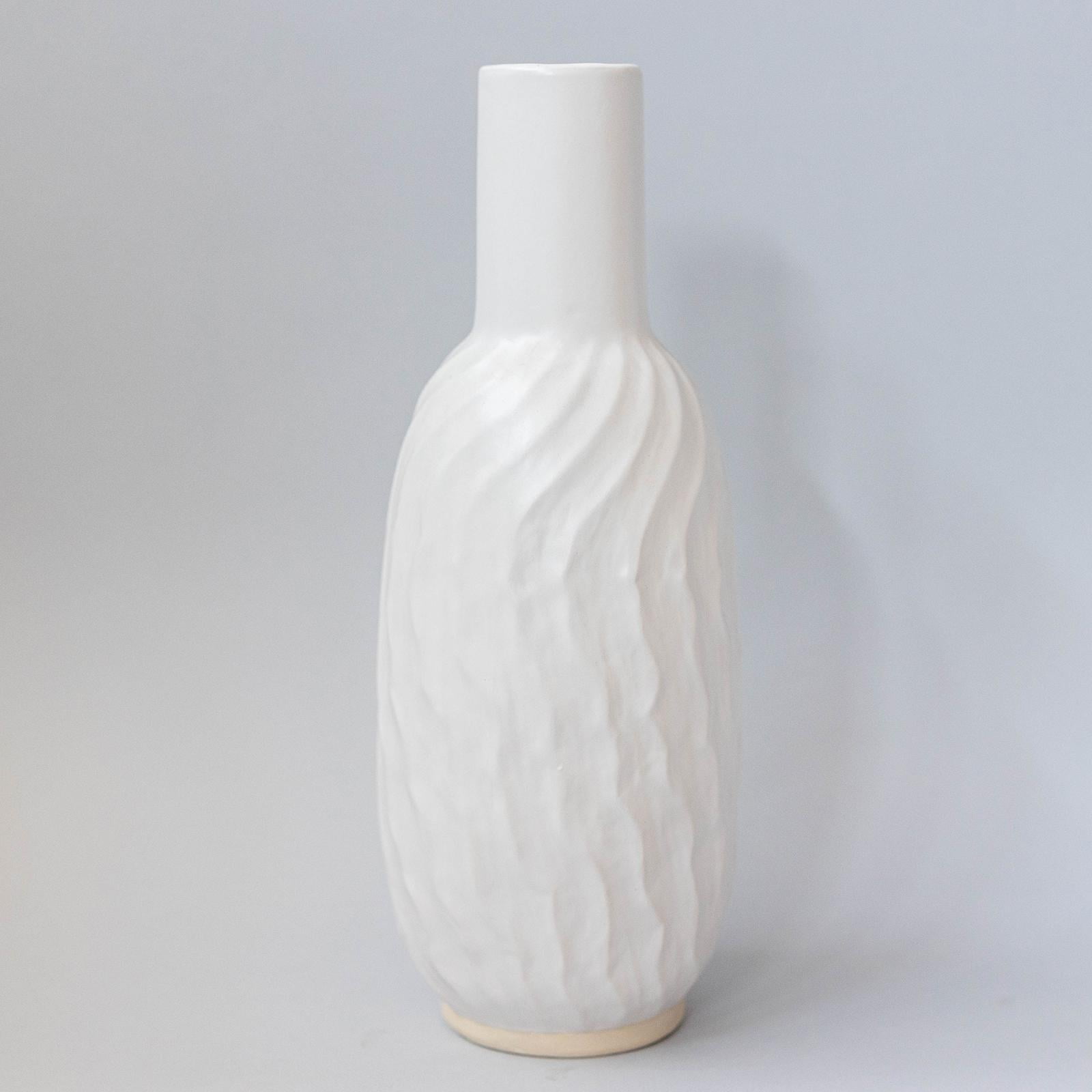 Set of 12 White Embossed Surface With Wavy Lines Vase - Walmart.com