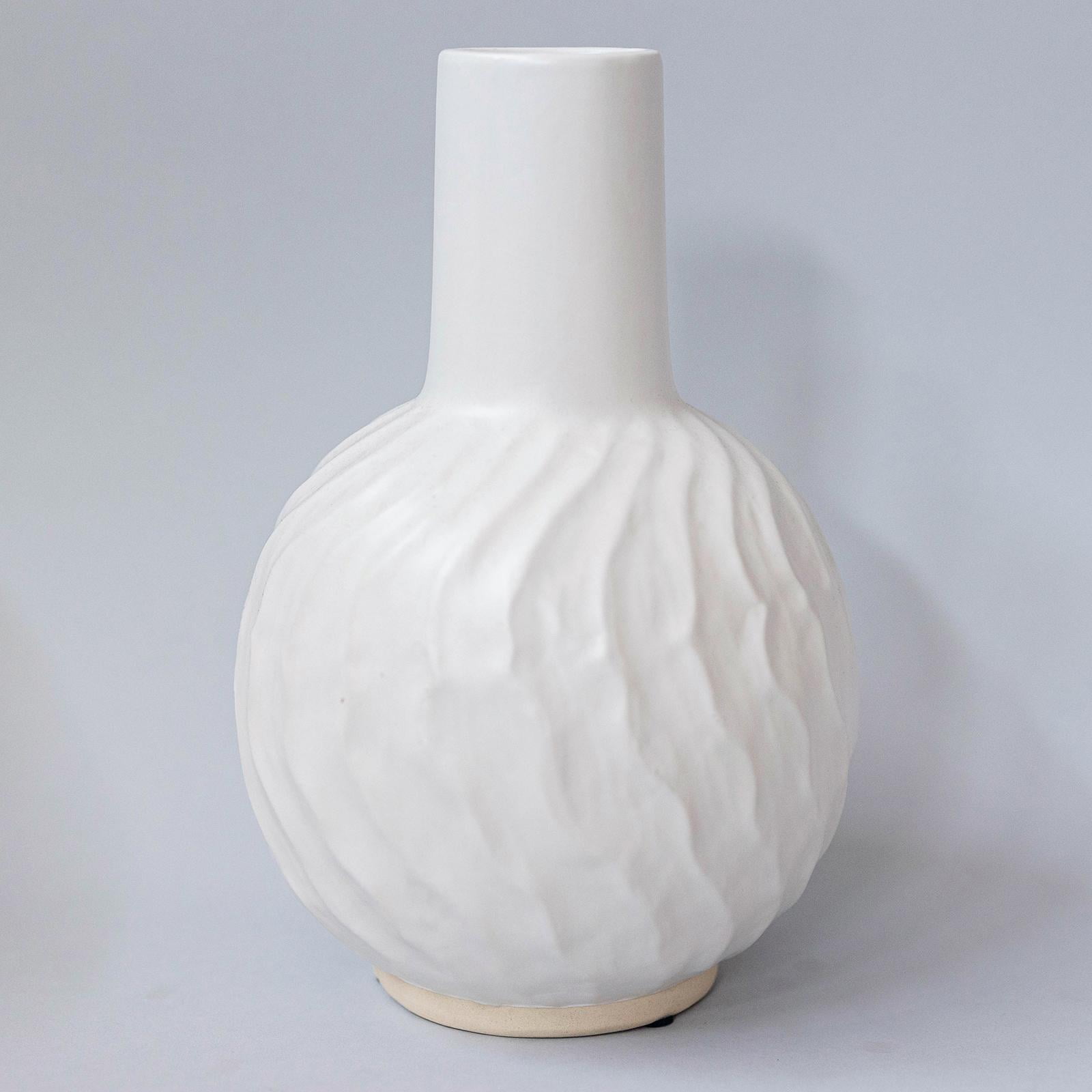 Set of 12 White Embossed Surface With Wavy Lines Vase - Walmart.com