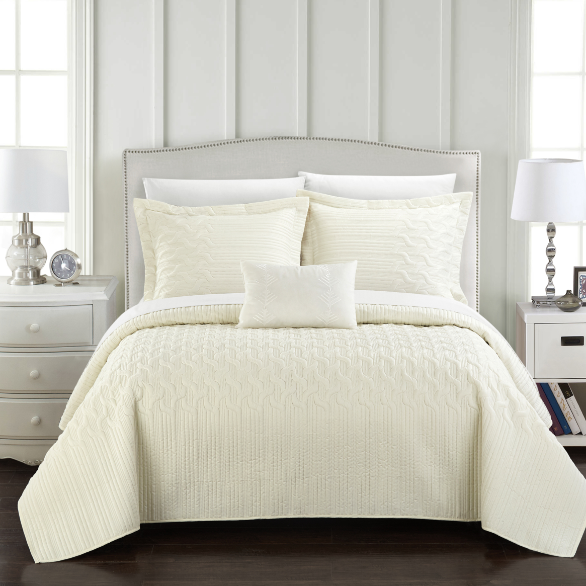 Shaliya 8 or 6 Piece Quilt Cover Set Interlaced Vine Pattern Quilted ...