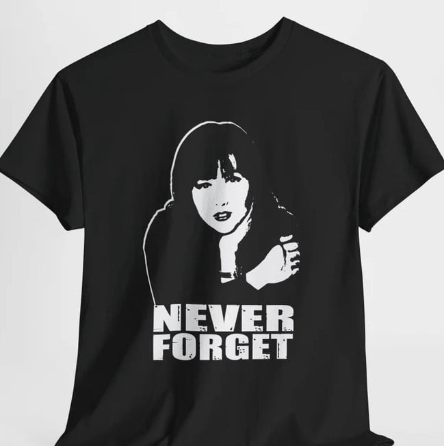 Shannen Doherty Brenda Walsh Shirt Rip Tribute In Memory Of Beverly ...
