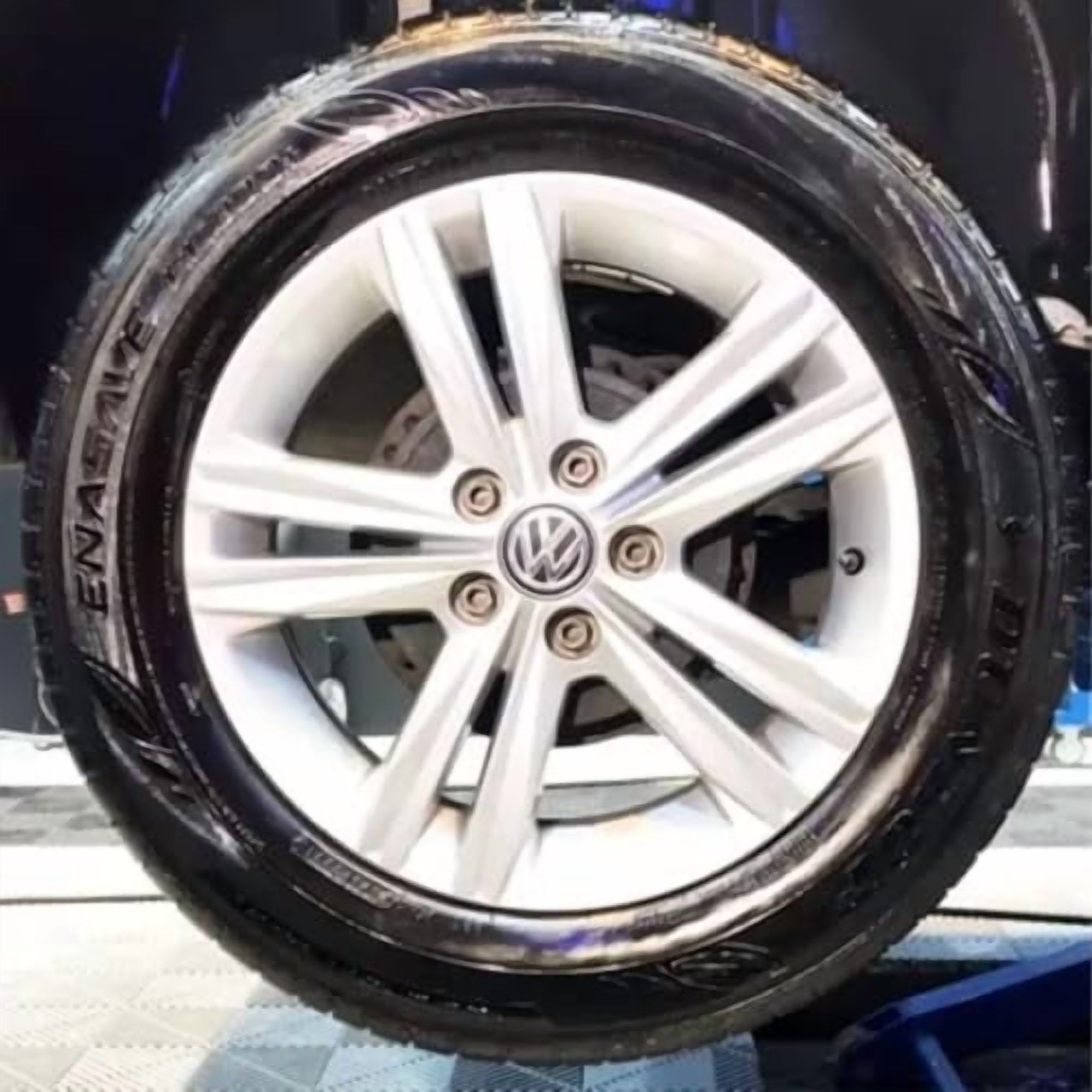 Shiny High Gloss Tire Dressing | Long-Lasting Wet Shine, Water ...