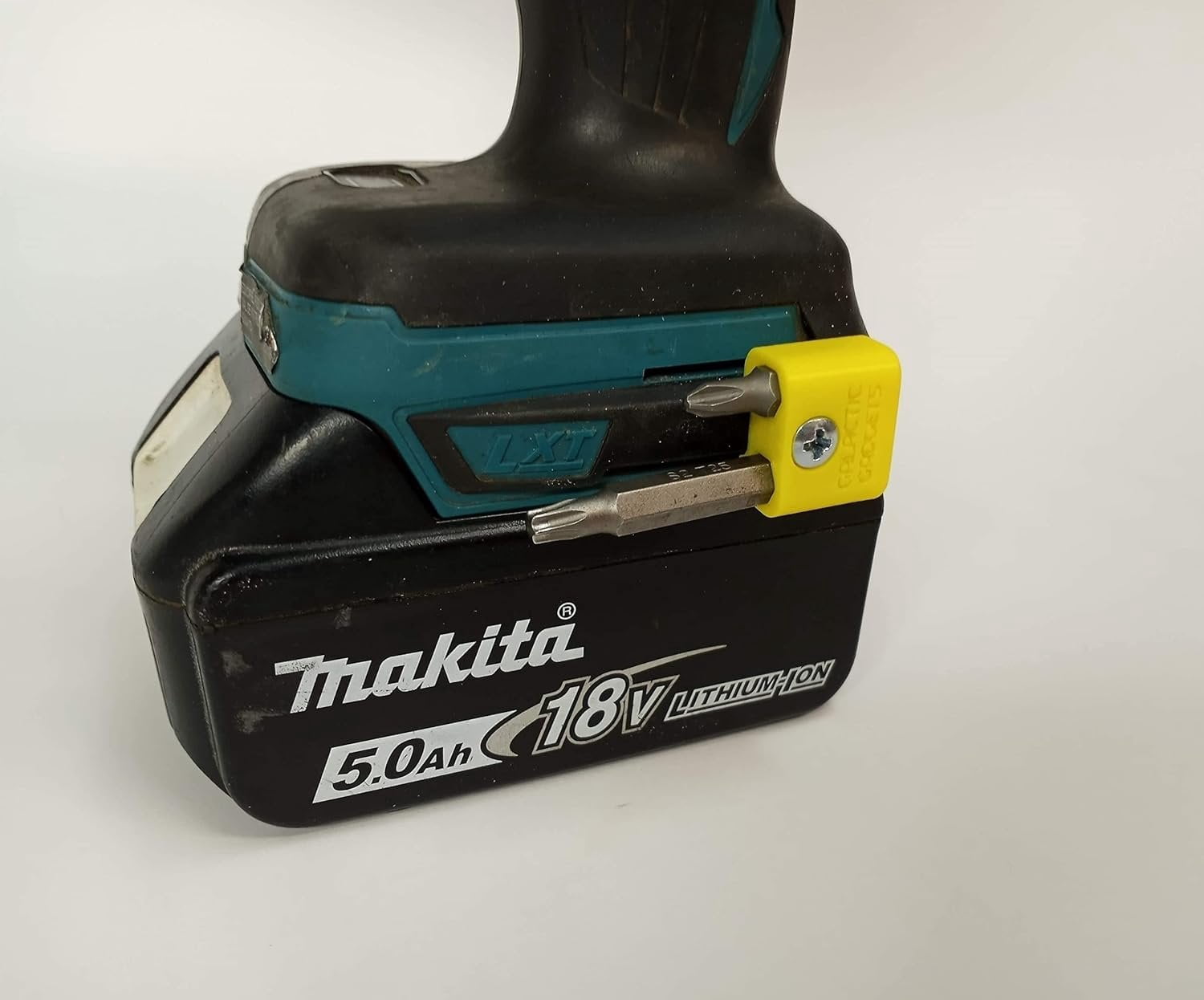 Side Mounted MAGNETIC Bit Holder for MAKITA 18V and Ryobi 18V Drills ...