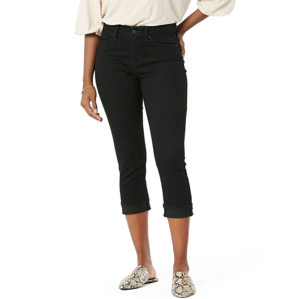 Signature by Levi Strauss & Co.™ Women's Mid Rise Capri Jeans - Walmart.com