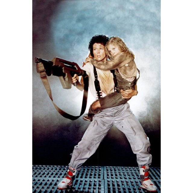 Sigourney Weaver In Aliens Holding Carrie Hen And Pointing Rifle 24X36 ...