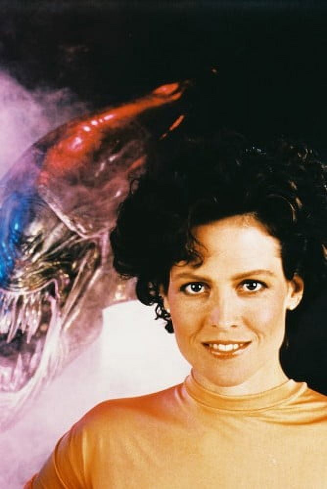 Sigourney Weaver With Aliens Behind Color 24x36 Poster - Walmart.com