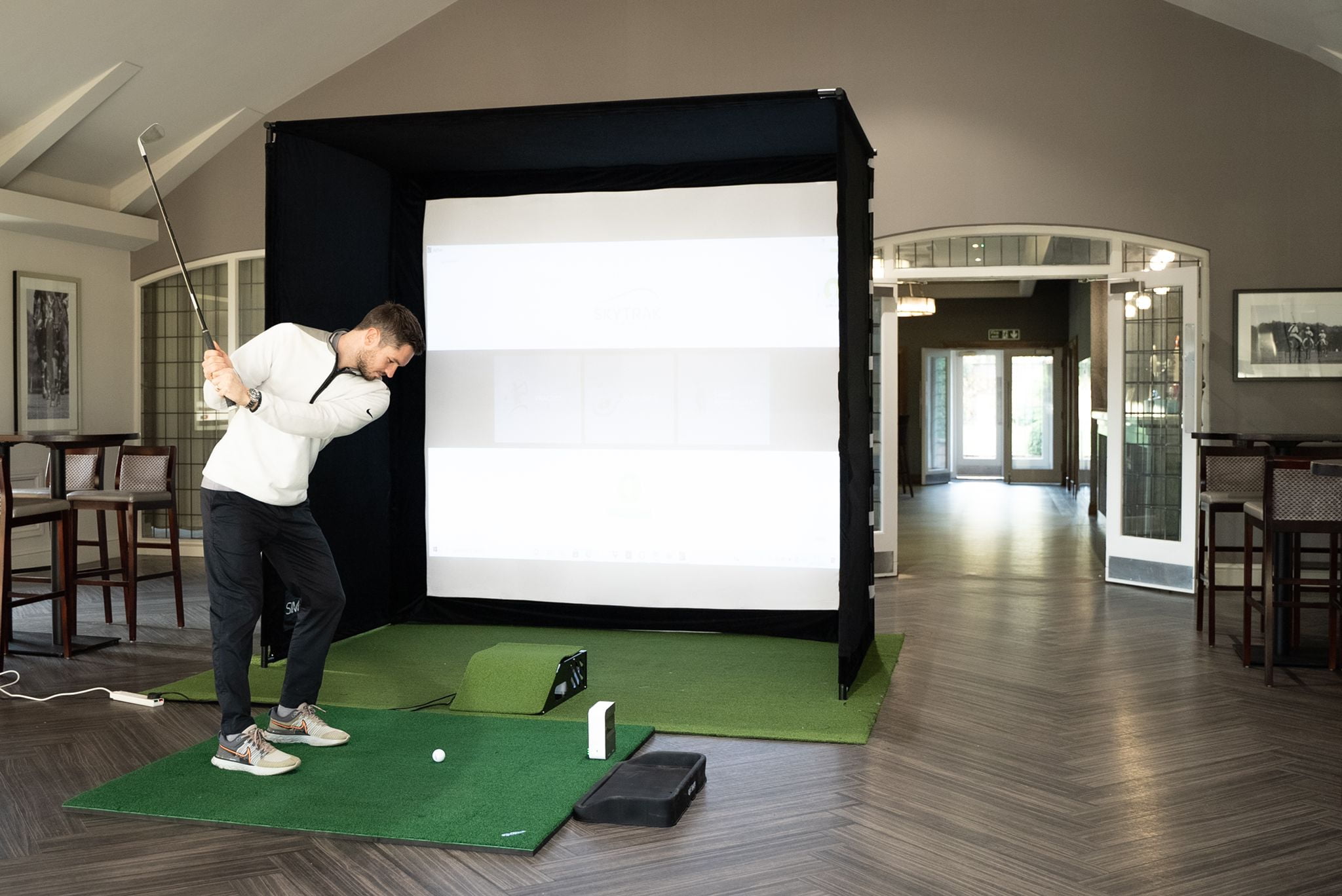 GolfBays SimBox Golf Simulator Enclosure with Driver Impact Screen - 6 ...