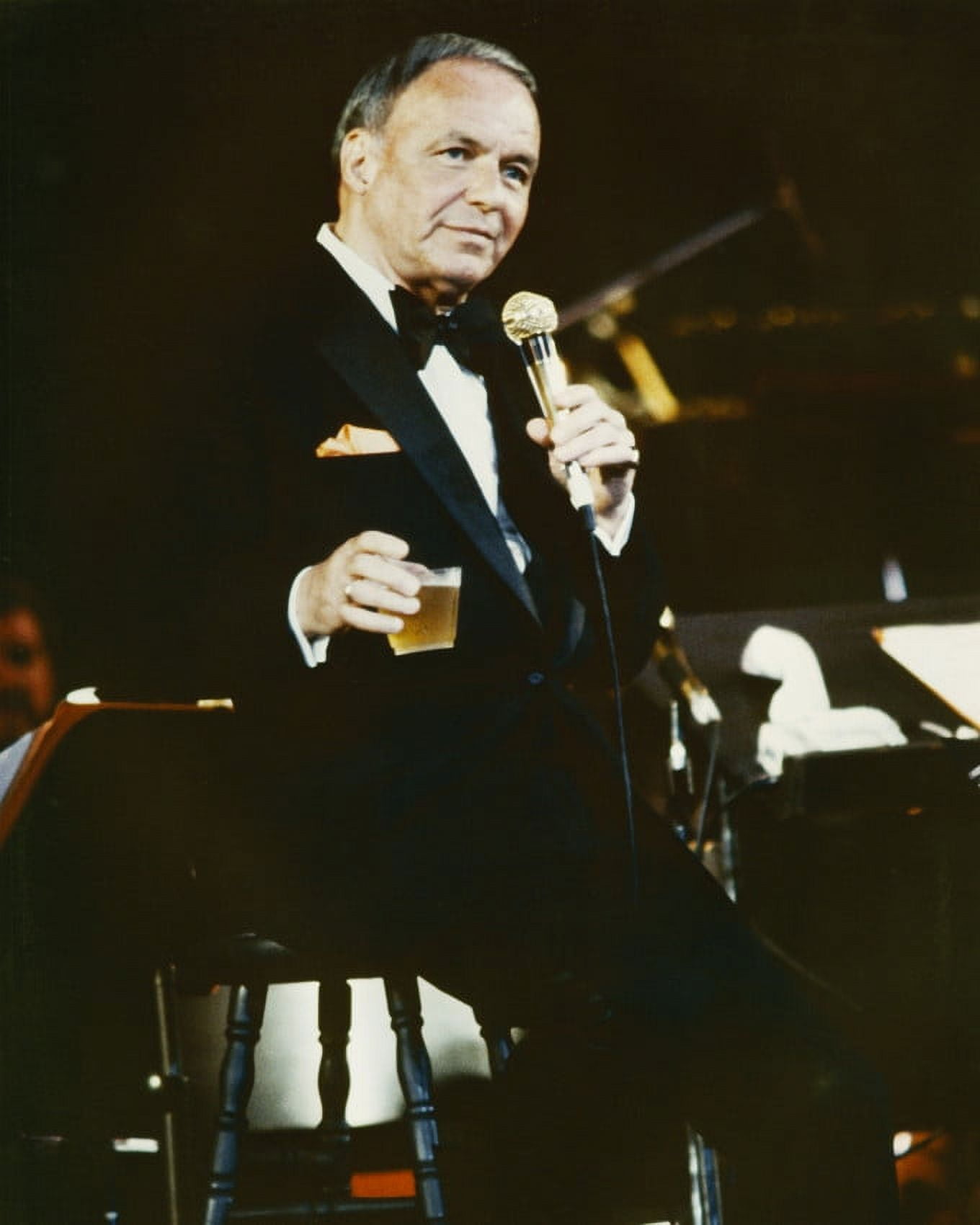 Sinatra 'Ole Blue Eyes In Concert 1980 Holding Whiskey Glass 24X36 ...