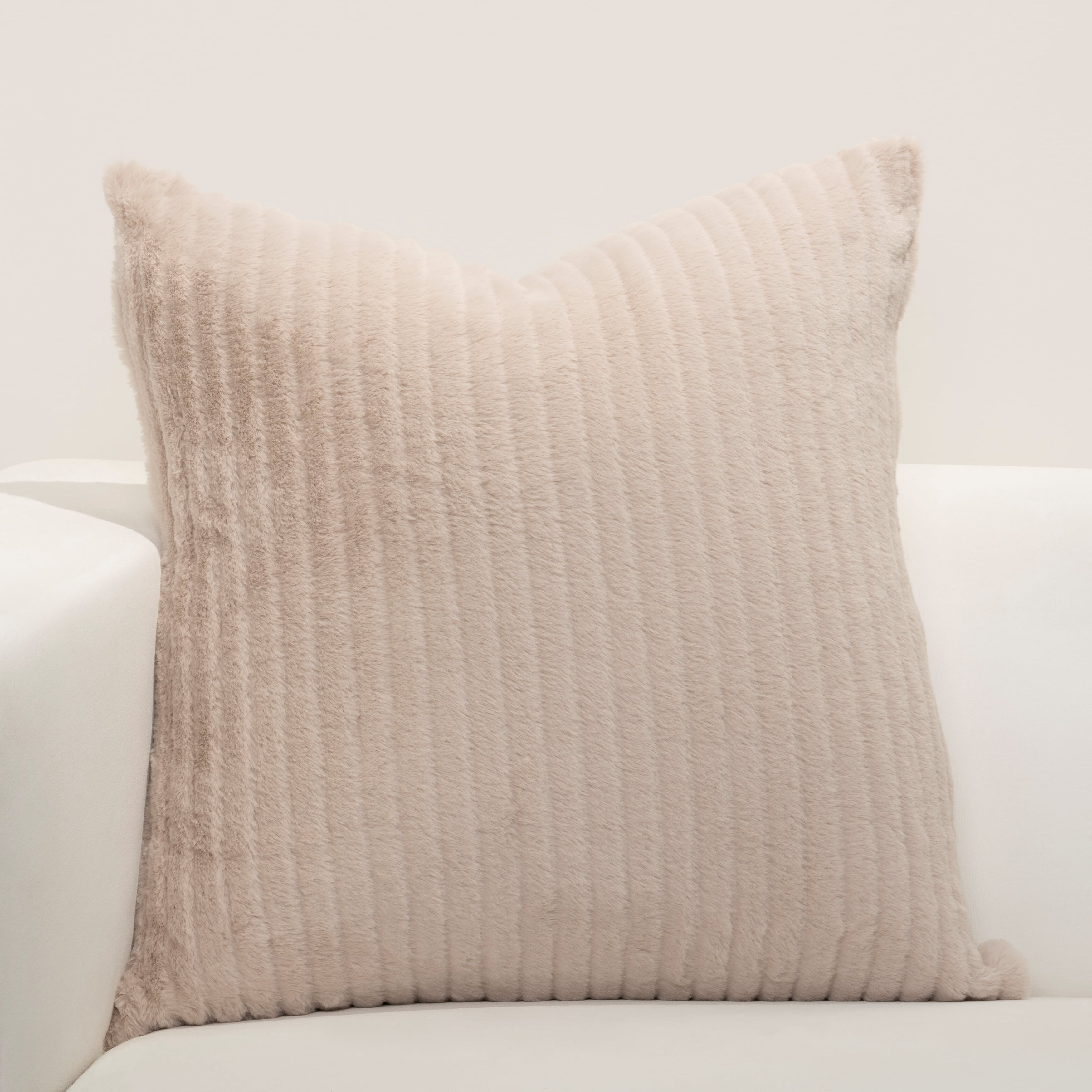 Siscovers F Scott Fitzgerald Arm In Arm Faux-Fur Toss Pillow 20" x 20 ...